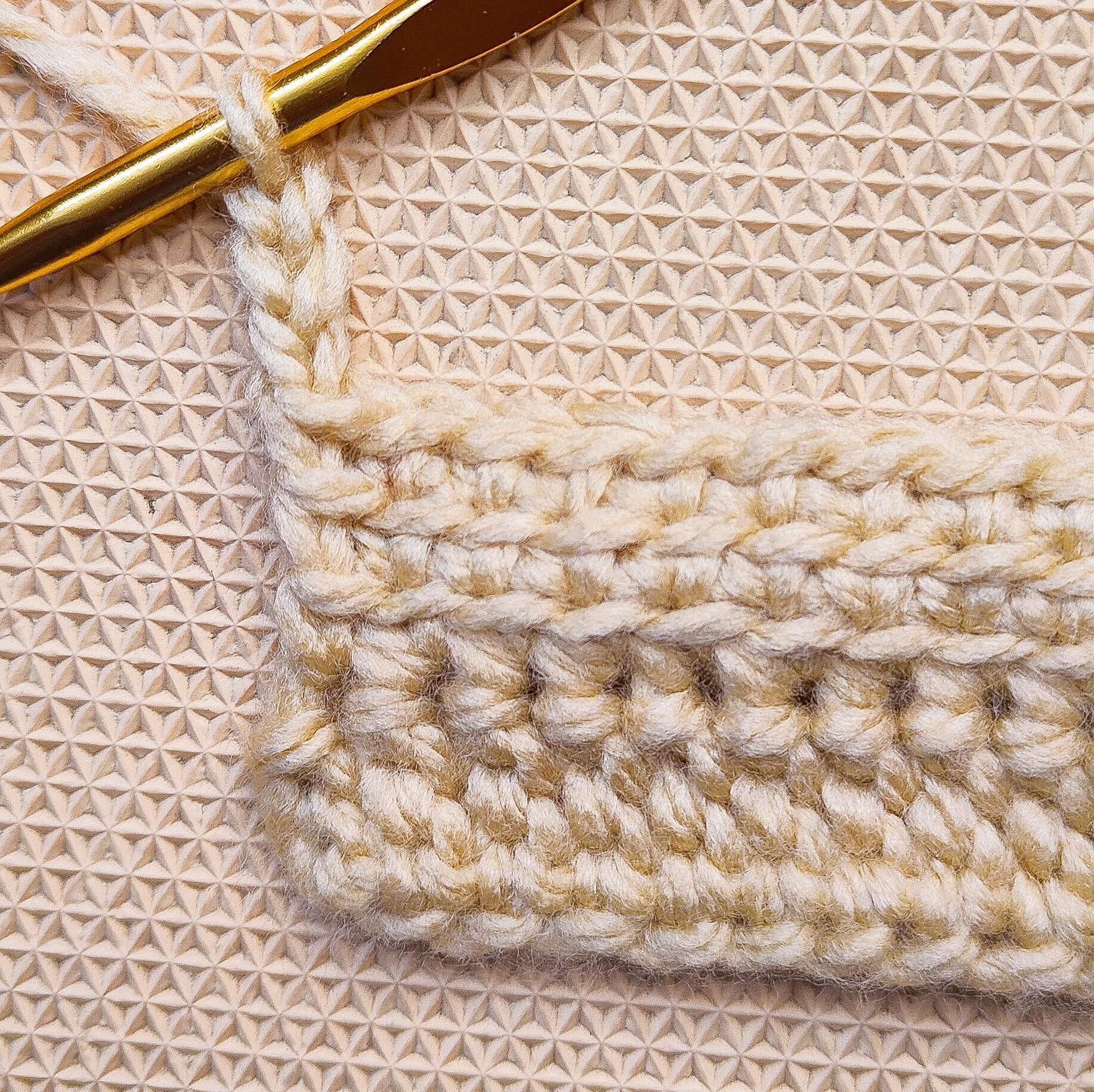 How to Crochet Blanket With Three Rows at a Time : 5 Steps (with ...