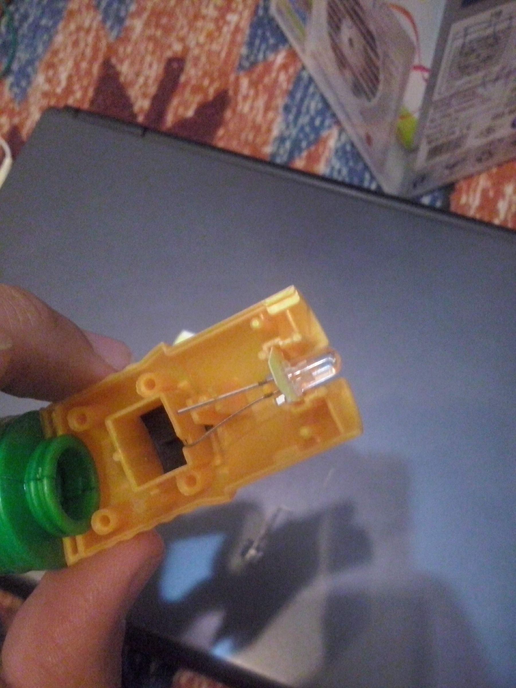 Simple Counterfeit Money Detector - UV Black Light Lamp
