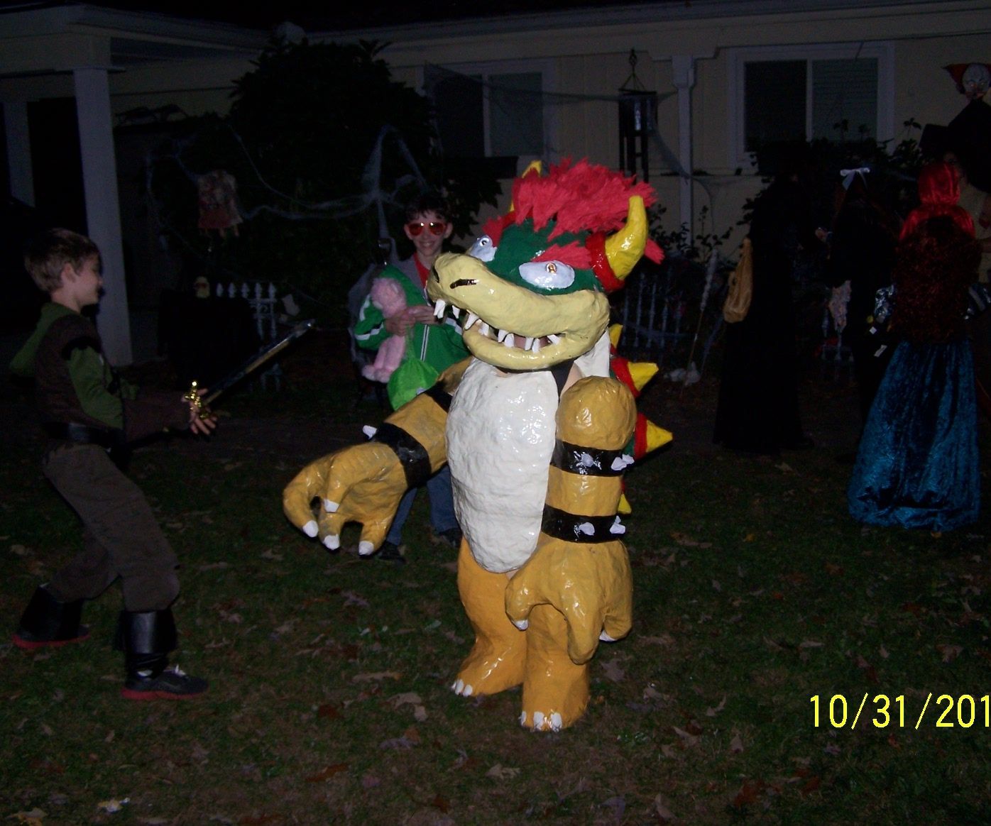 Paper Bowser Costumefor Halloween : 7 Steps - Instructables