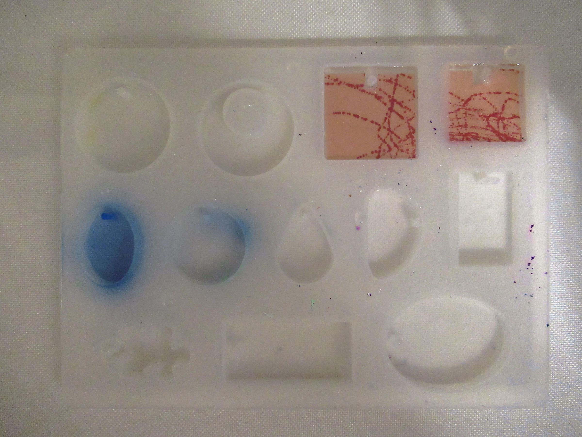 RECODE RESIGN JEWELRY : 11 Steps (with Pictures) - Instructables