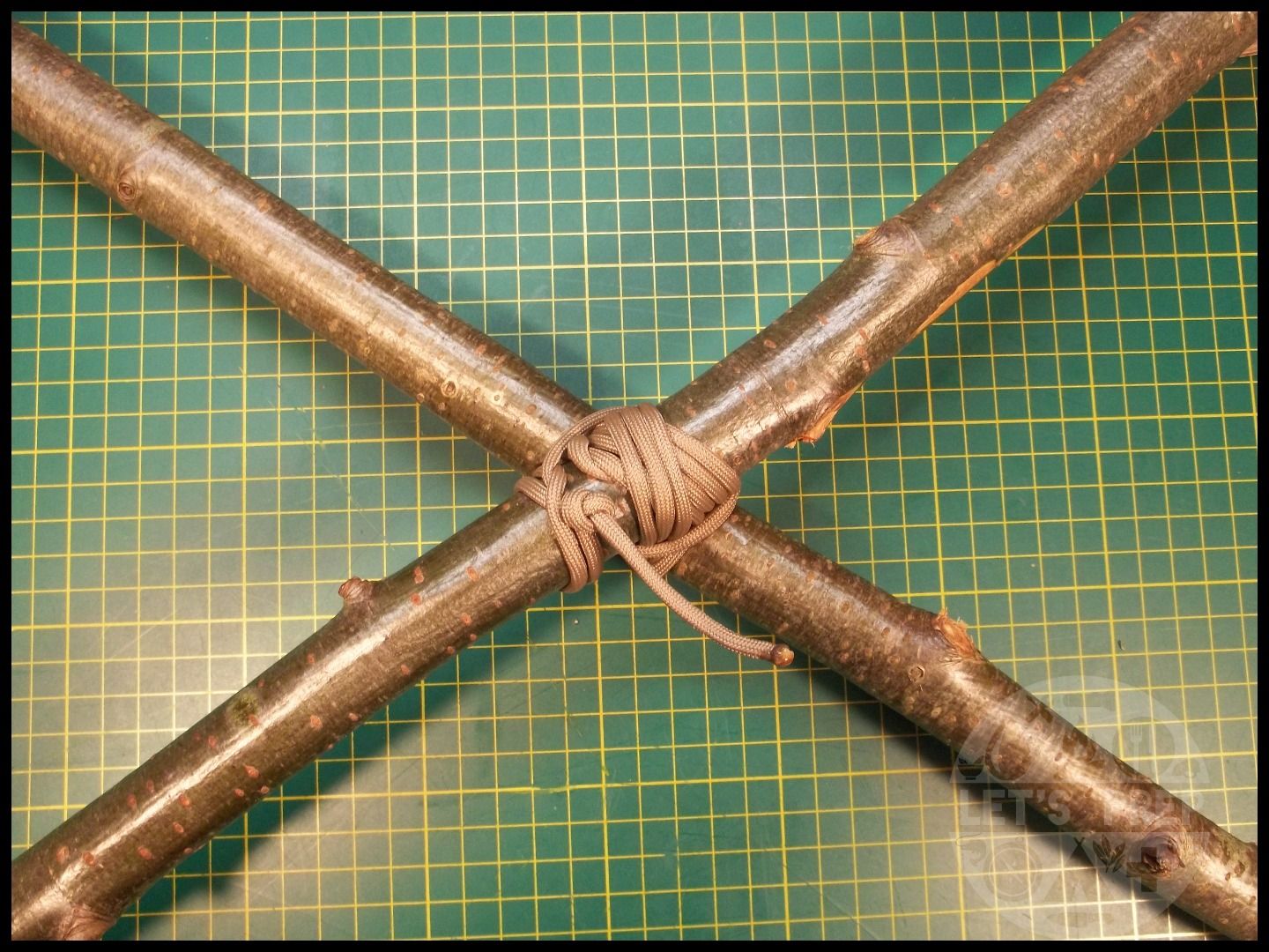 Quick Skills #5: How to Tie Lashings - Pt.2 Diagonal Lashing : 7 Steps ...