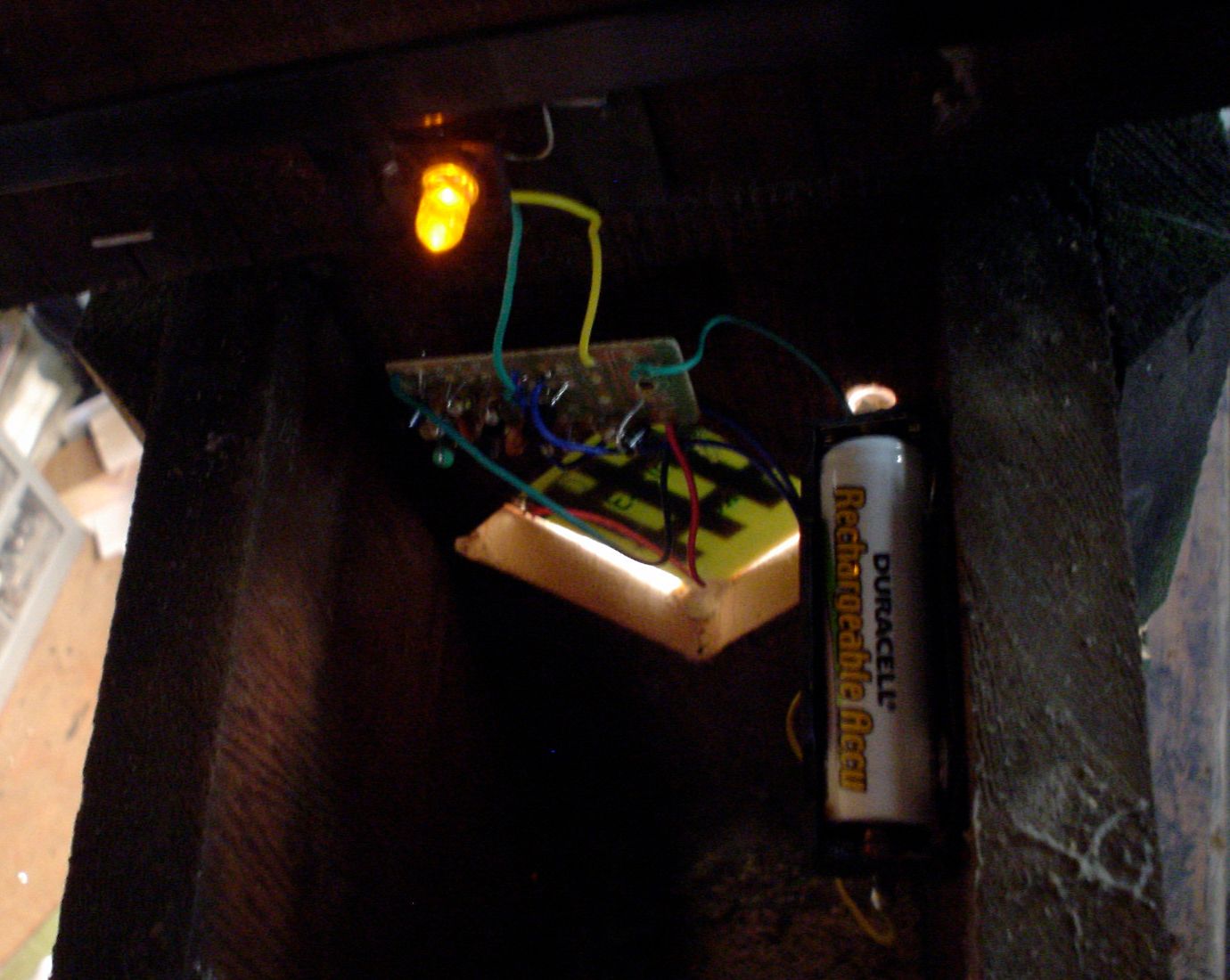 Retrofit an Outdoor LED Night Light Into a Bird Feeder : 4 Steps ...