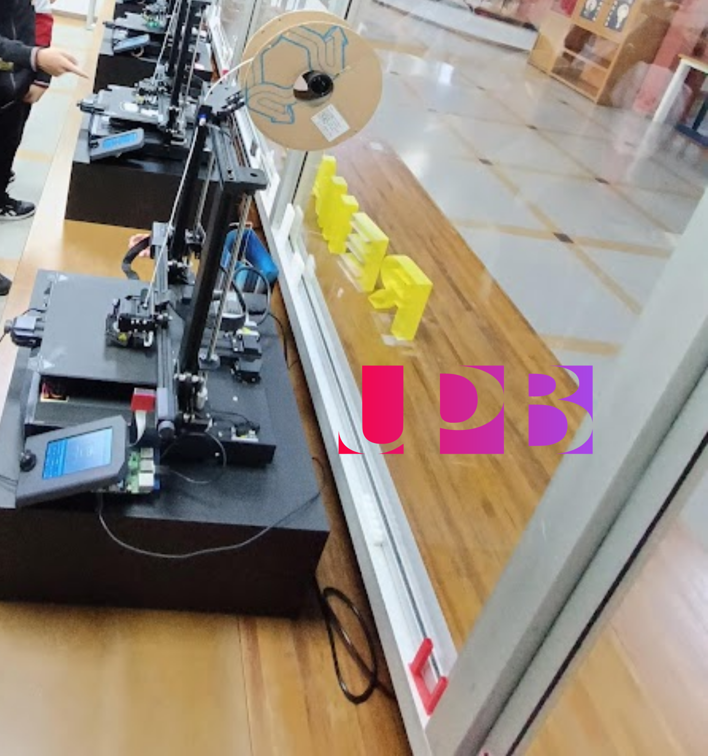 Makerspace UPB: Usando Las Impresoras 3D Del Makerspace Biblioteca : 5 Steps - Instructables