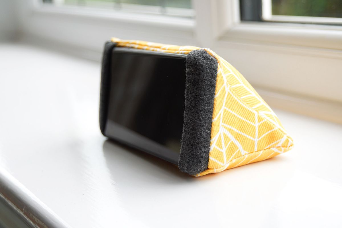 DIY Phone Holder | How to Sew a Triangular Stand for Your Mobile : 11 ...
