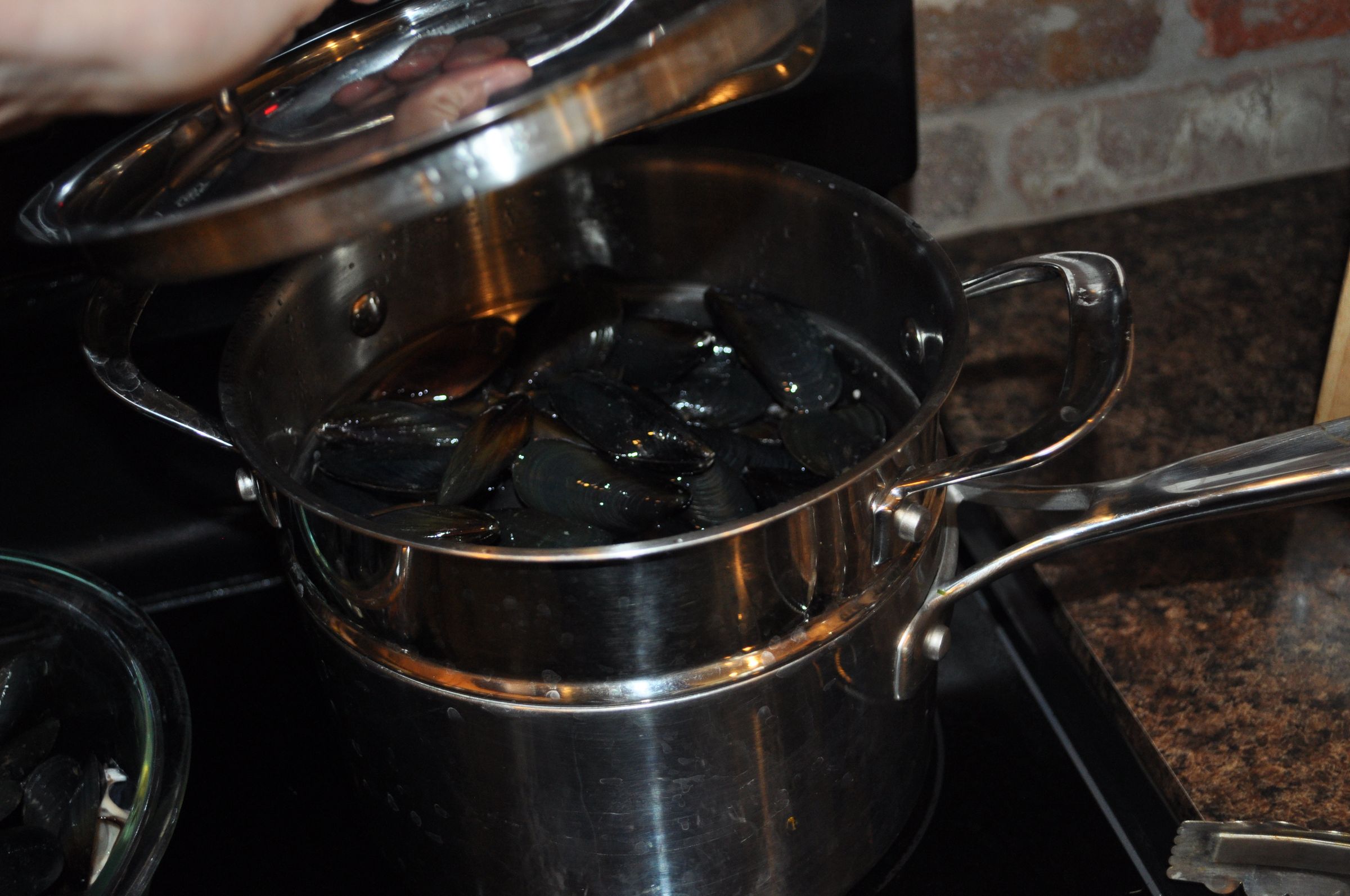 Mariners Mussels (Clams, Mussles & Angel Hair) : 5 Steps (with Pictures ...