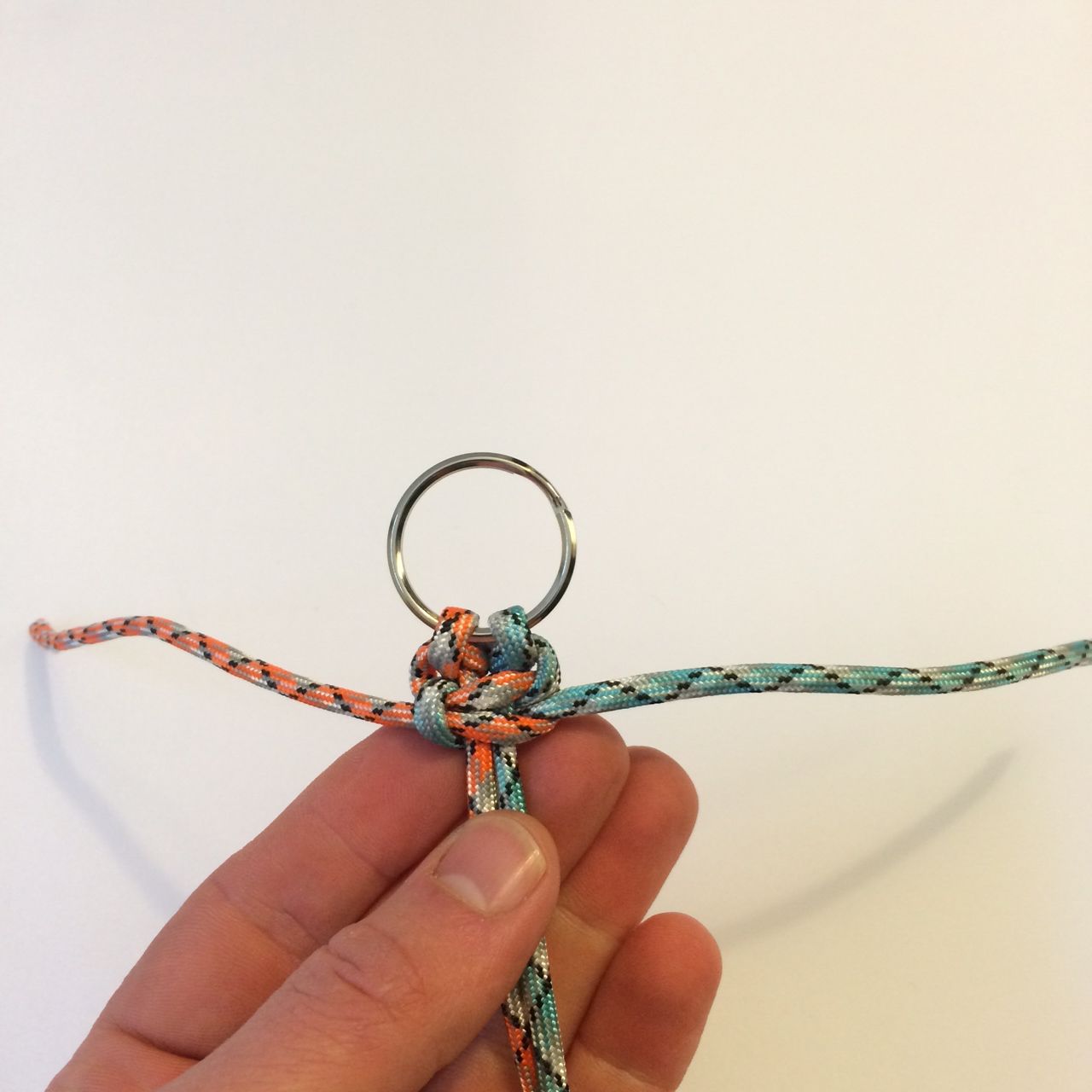 Paracord Lanyard : 4 Steps (with Pictures) - Instructables