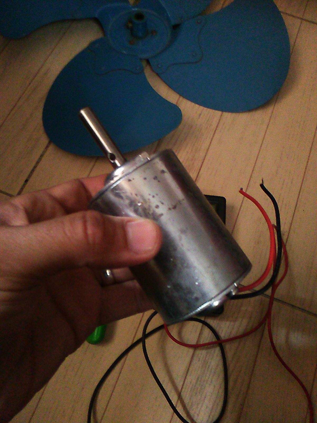 5 Minutes Simple Wind Turbine for Everybody : 3 Steps - Instructables