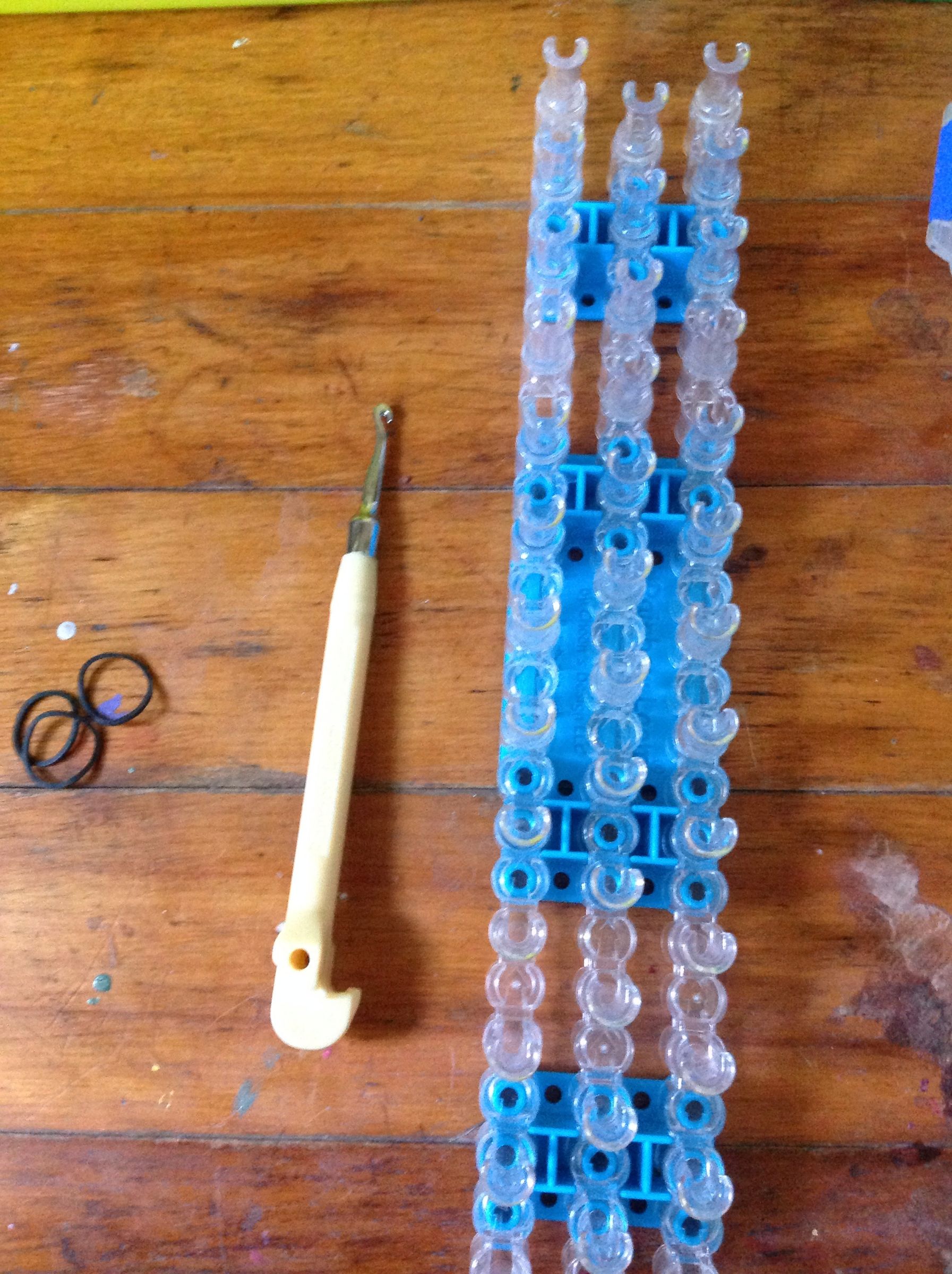 Rainbow Loom: Single Chain Bracelet : 5 Steps - Instructables