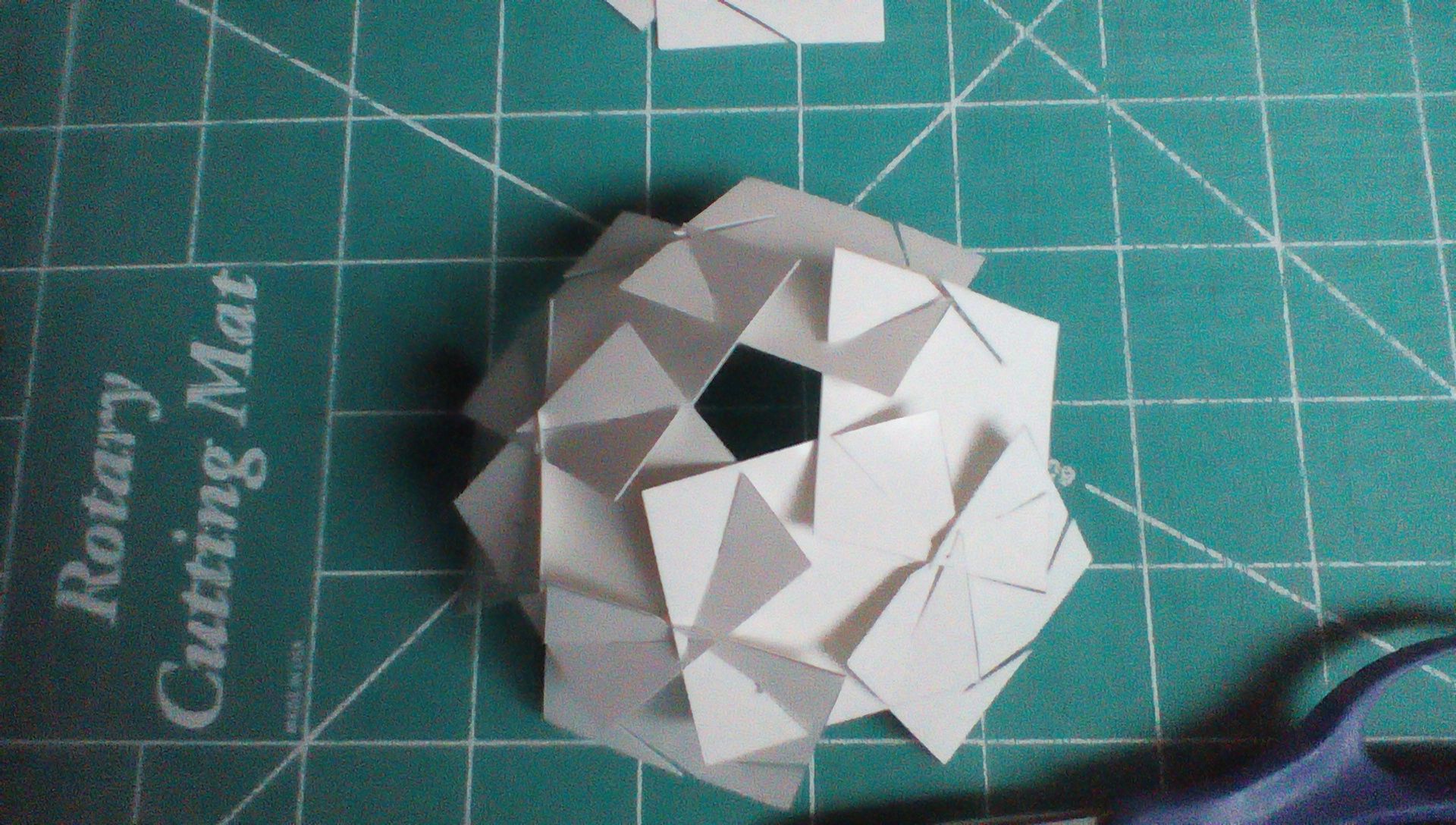 Paper Snowball #2 : 4 Steps (with Pictures) - Instructables