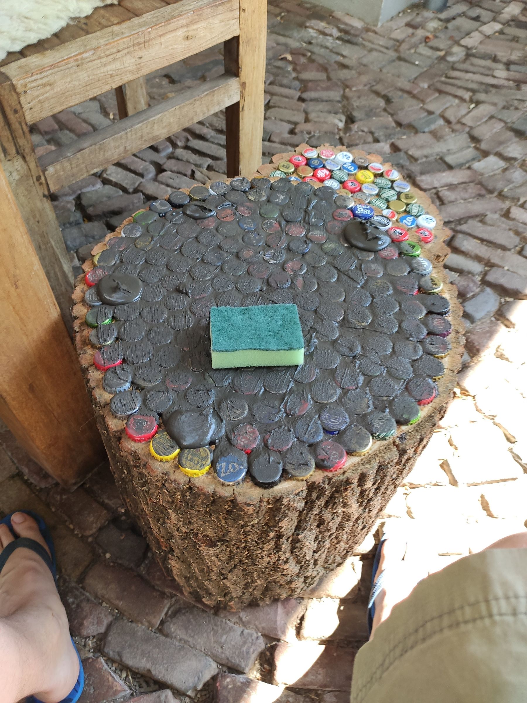 Bottle Cap Tree Trunk Table : 4 Steps (with Pictures) - Instructables