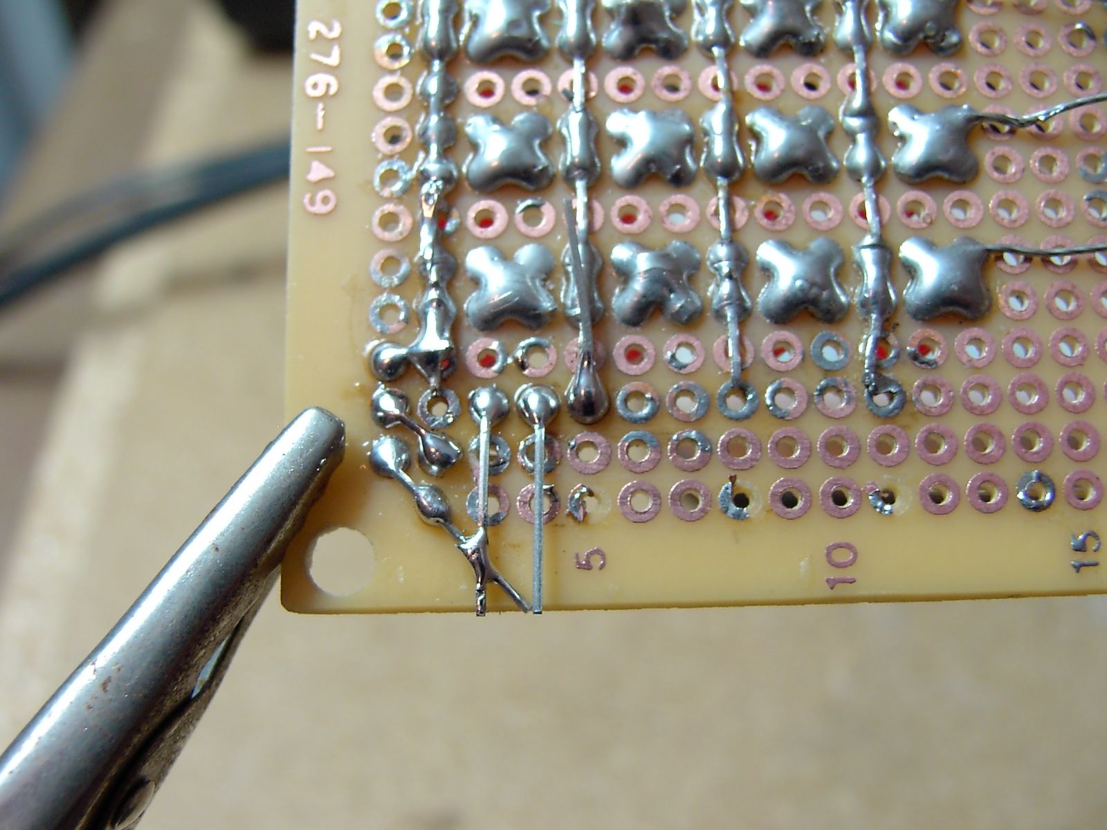 Single Chip, 2 Wire 4x4 LED Matrix - Instructables