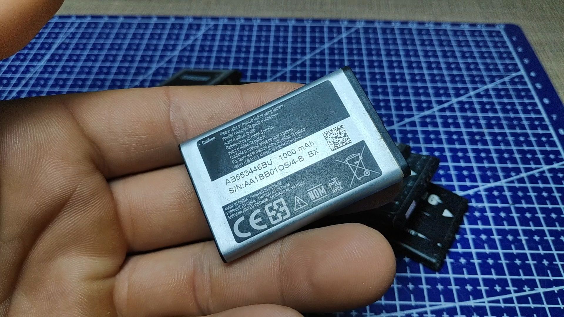 DIY Mobile Phone Battery Power Bank : 5 Steps - Instructables