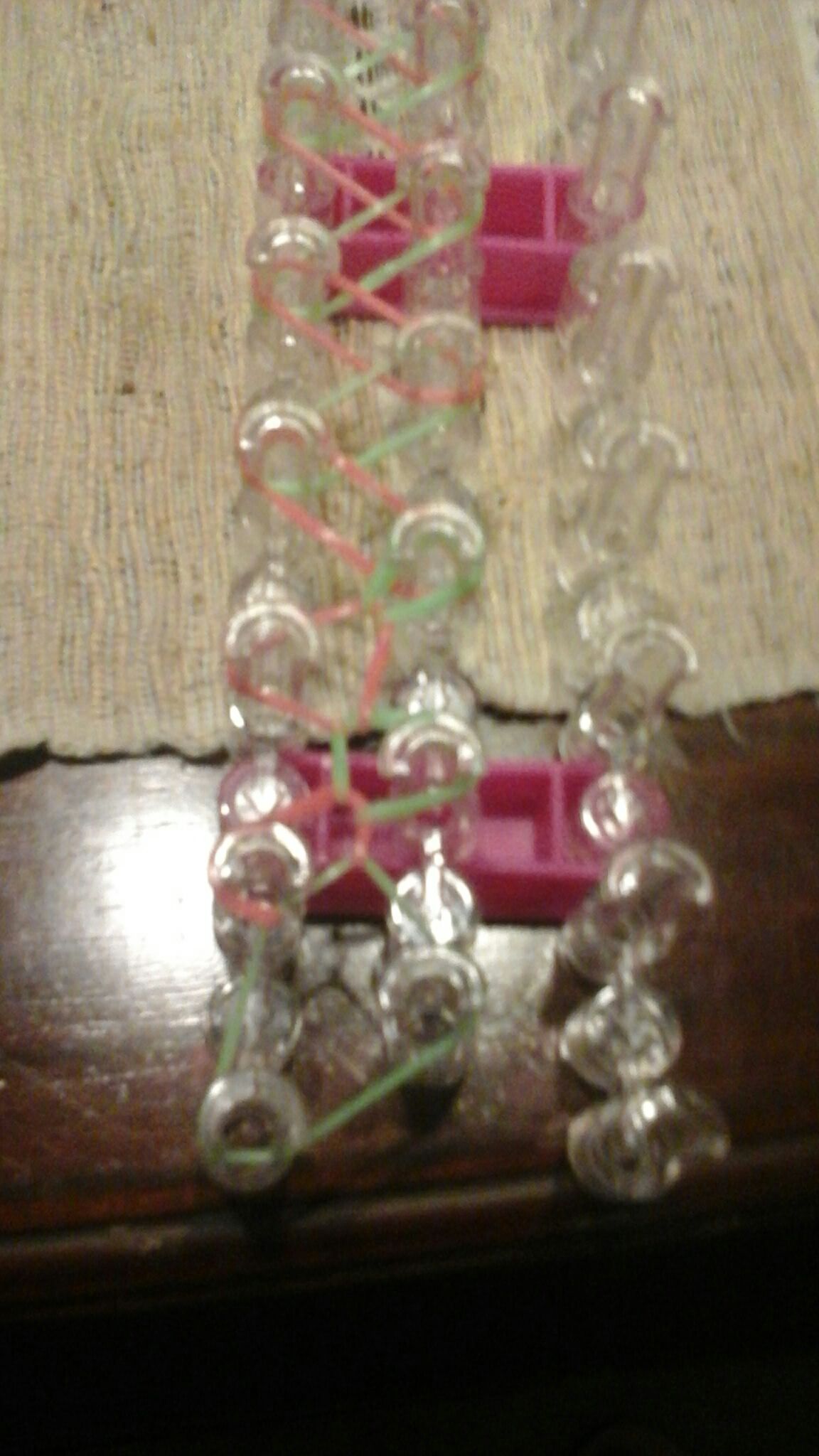 Single Loop Loom Bands : 7 Steps - Instructables