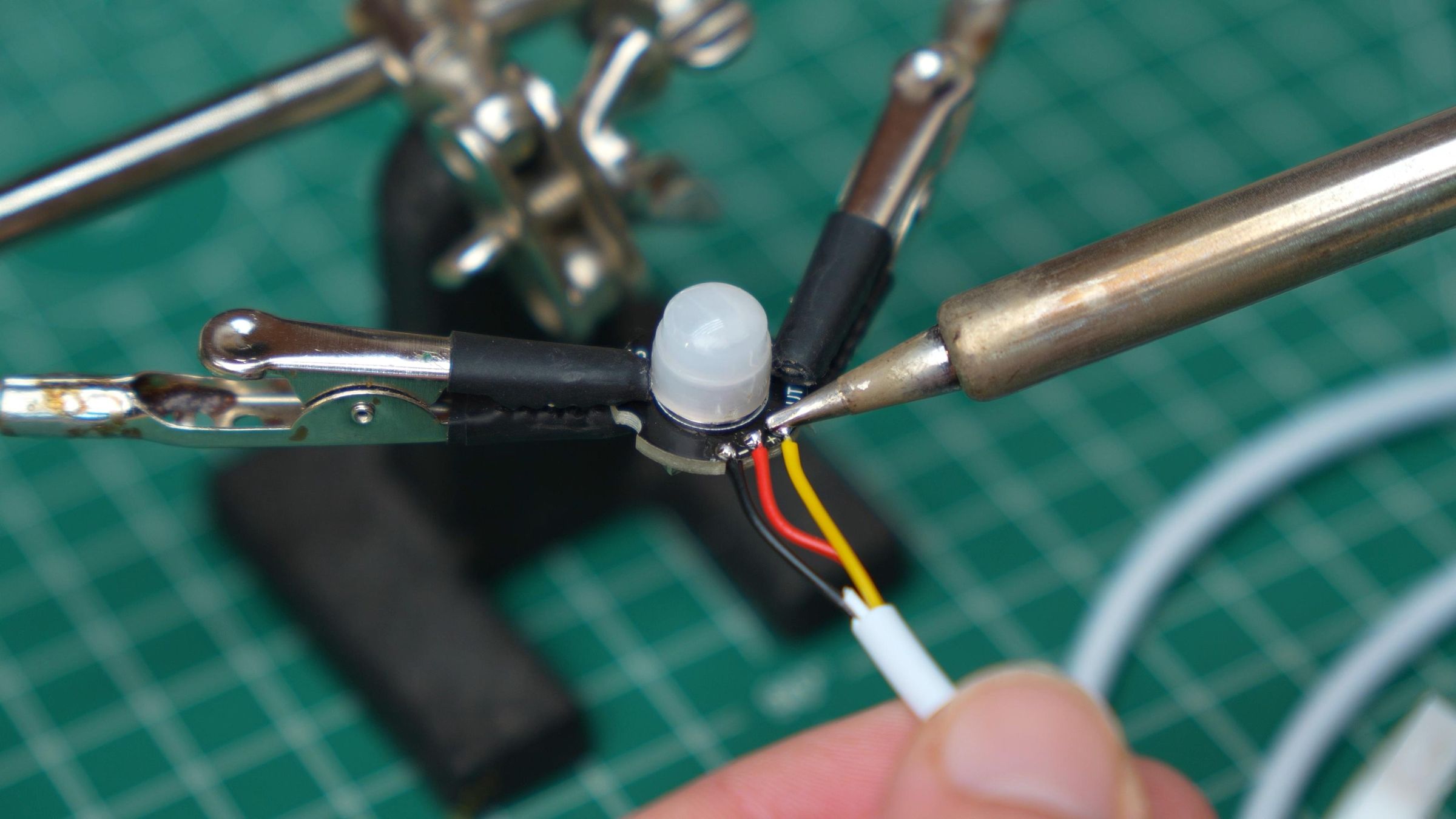 All-in-one RGBW LEDs Controller With Temperature and PIR Sensors! : 10 ...