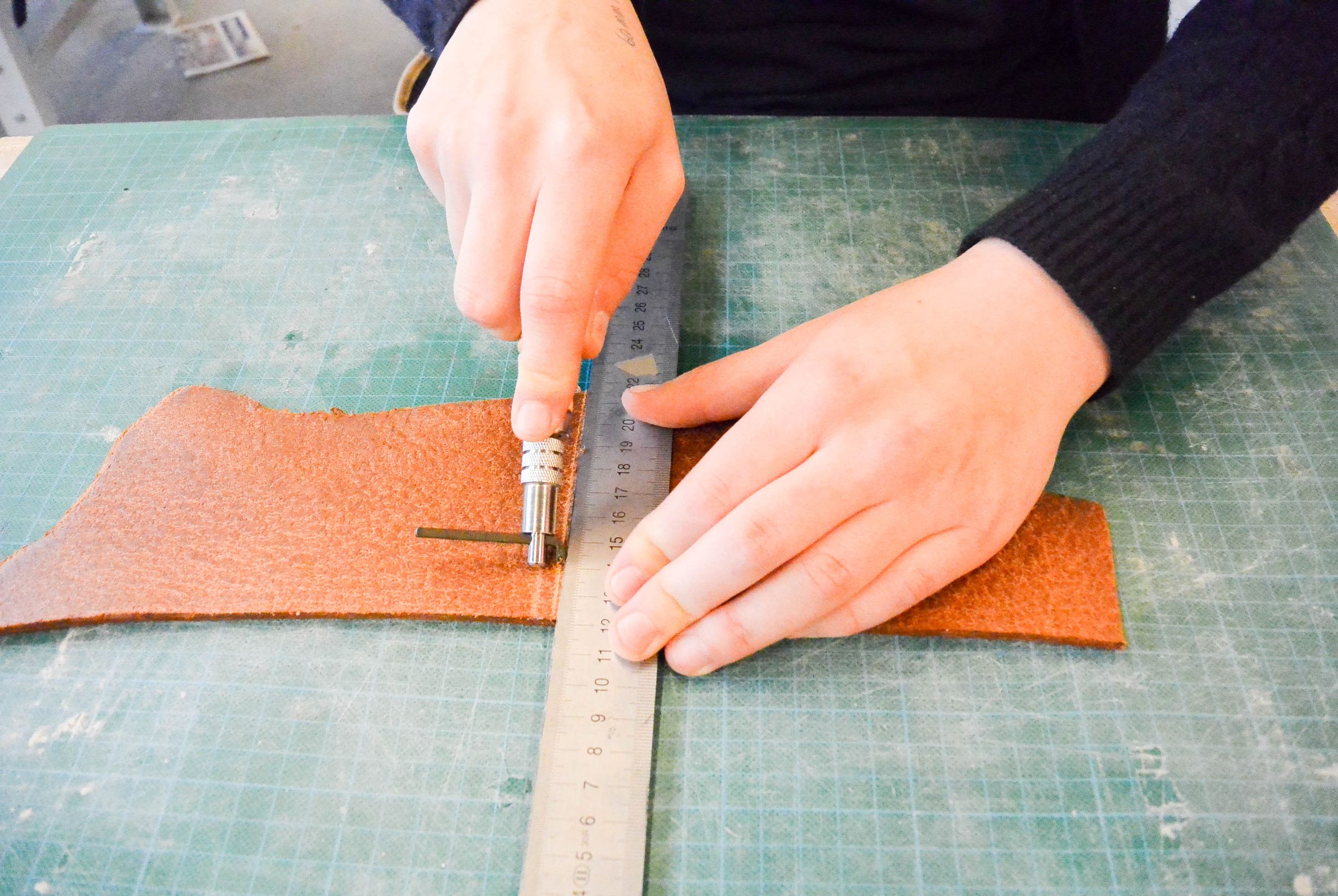 Leather Folding Techniques - Werkplaatsidc : 10 Steps (with Pictures ...