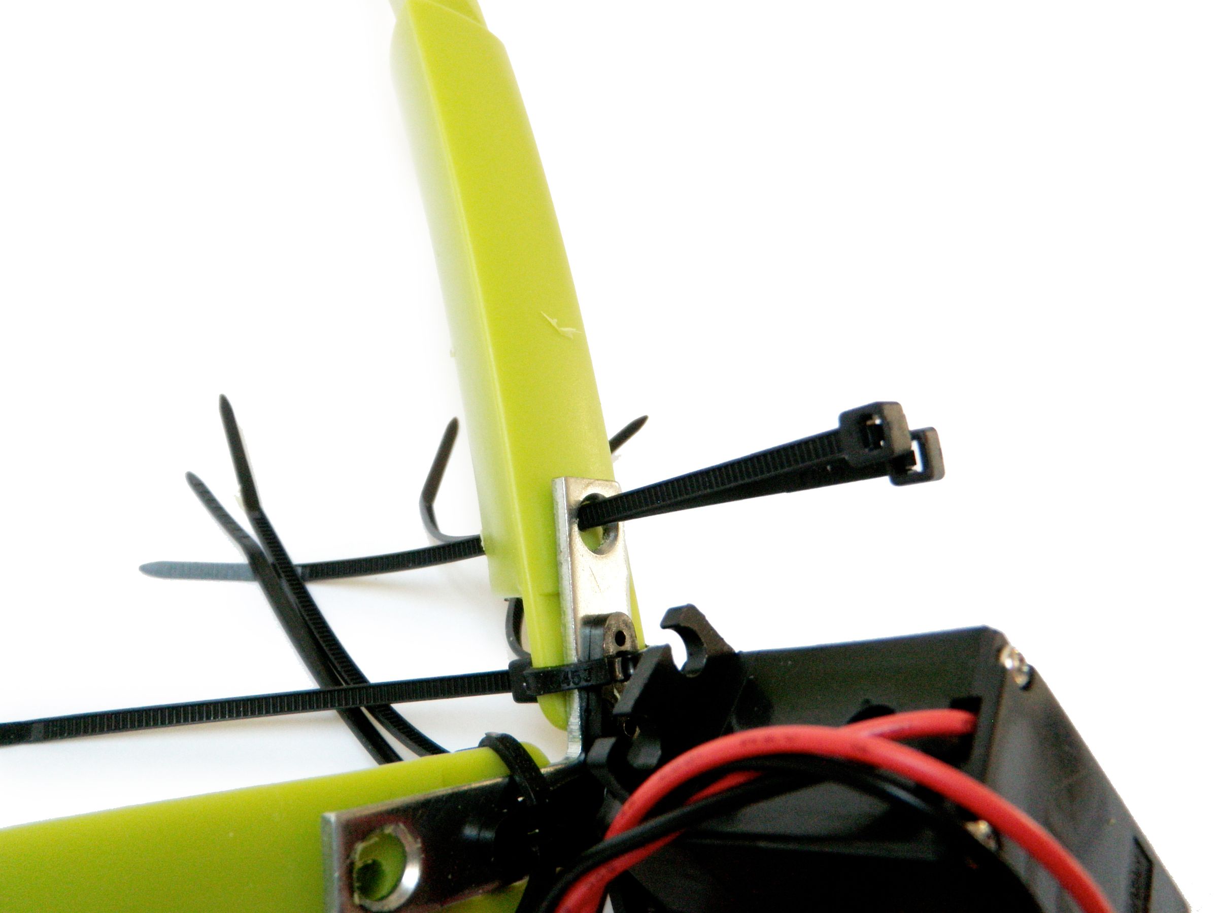 Simple Bots: Skitter : 20 Steps (with Pictures) - Instructables