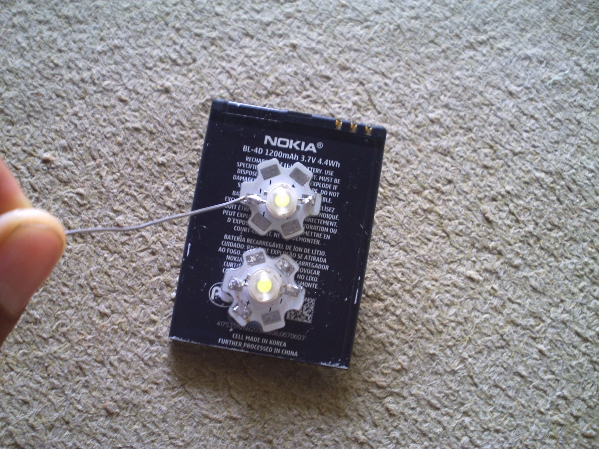 How to Make a Rechargeable Led Flashlight With an Old Mobile Battery : 6 Steps - Instructables