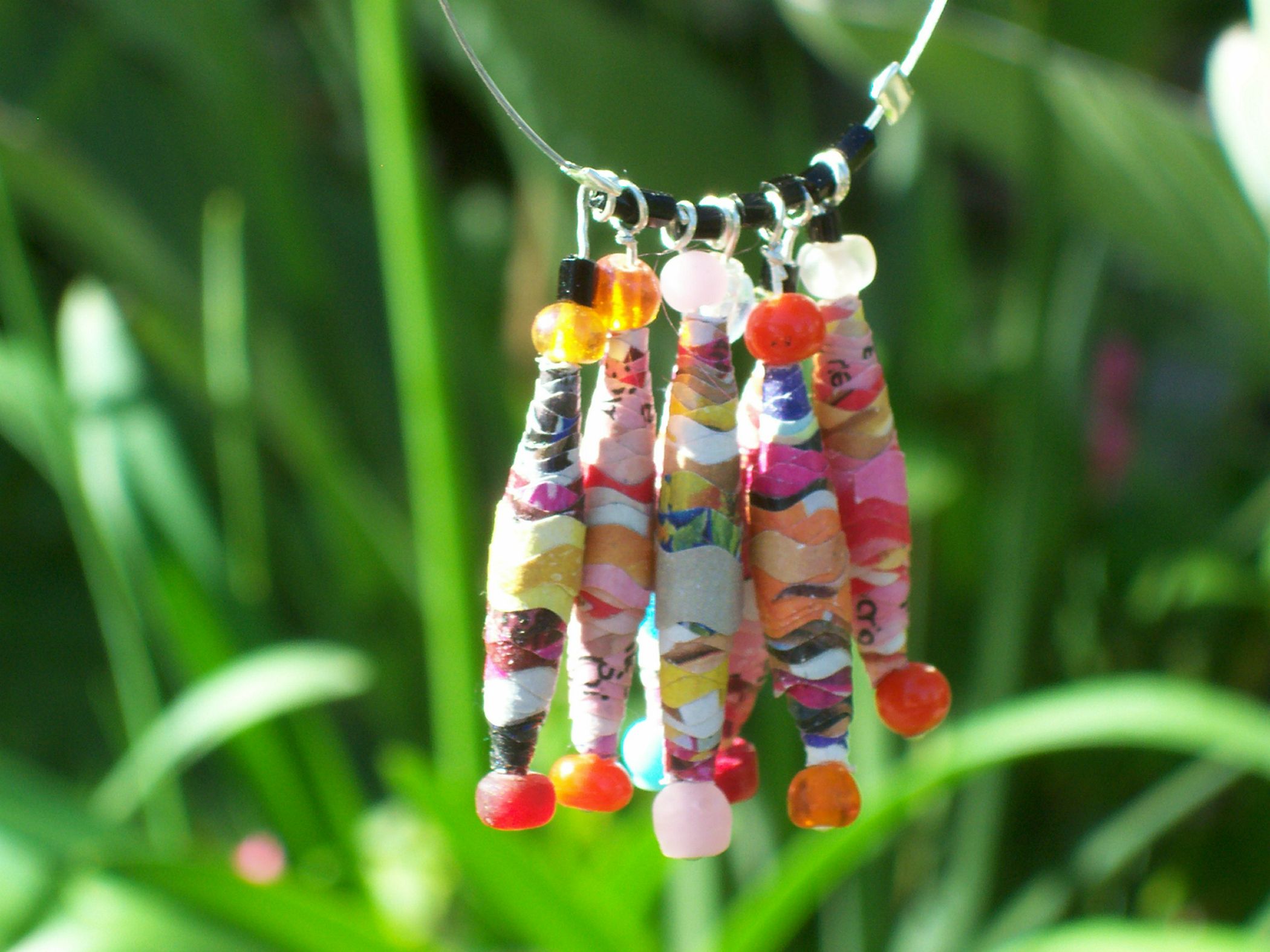 Wavy Cut Paper Bead How-To : 10 Steps (with Pictures) - Instructables