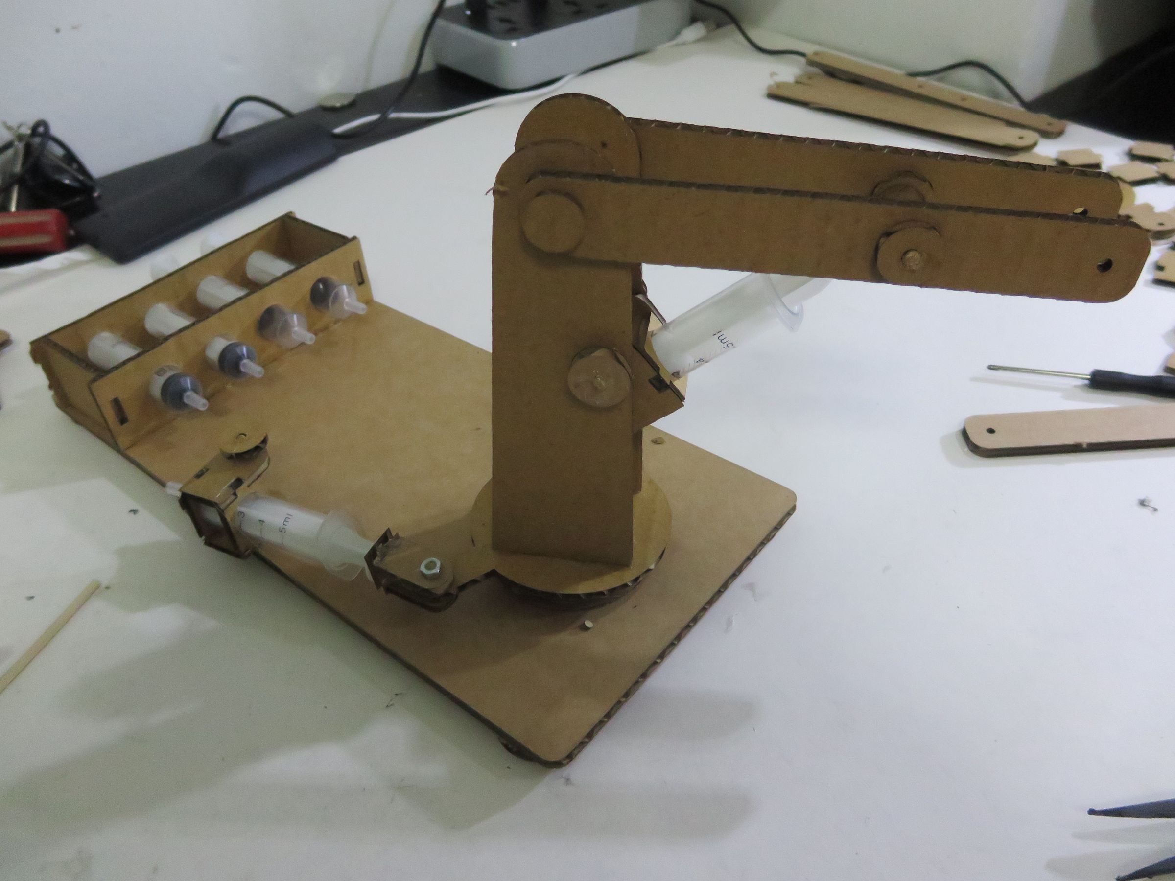 Recycled Cardboard Claw : 4 Steps (with Pictures) - Instructables