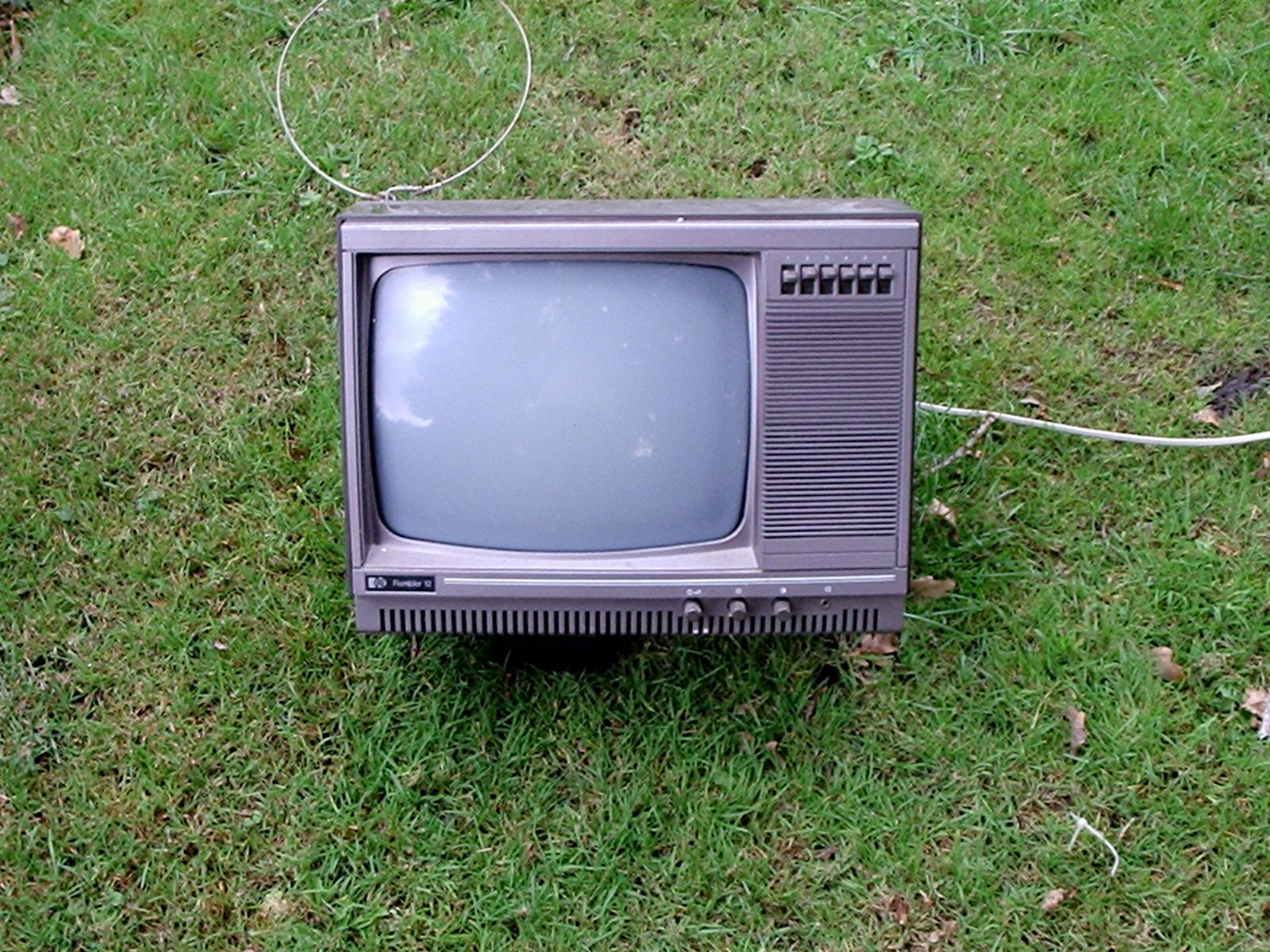 How to Take Apart TV : 7 Steps (with Pictures) - Instructables