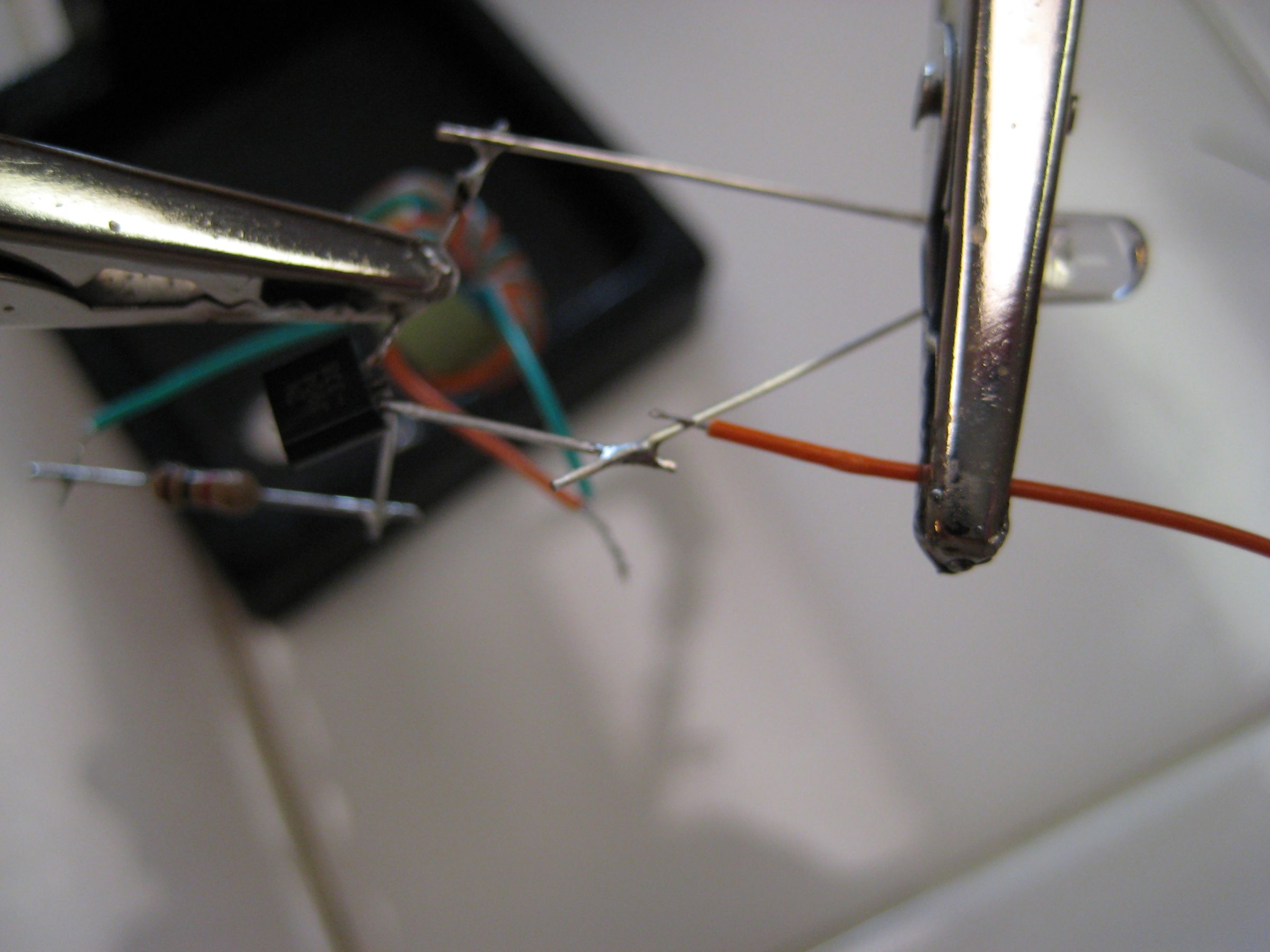 Make a Joule Thief : 4 Steps (with Pictures) - Instructables