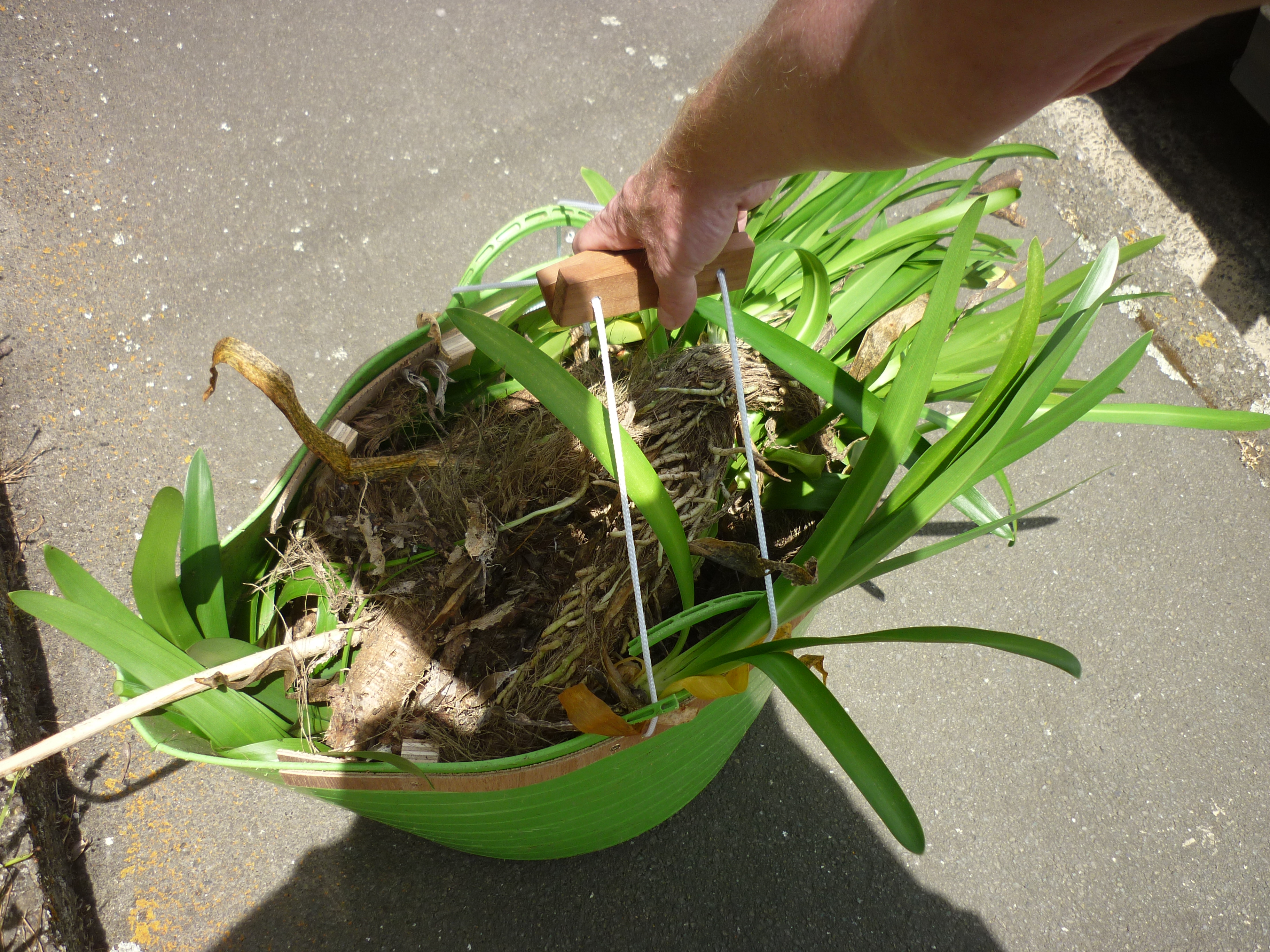Repairing Broken Handle on Garden Waste Bucket : 5 Steps (with Pictures ...