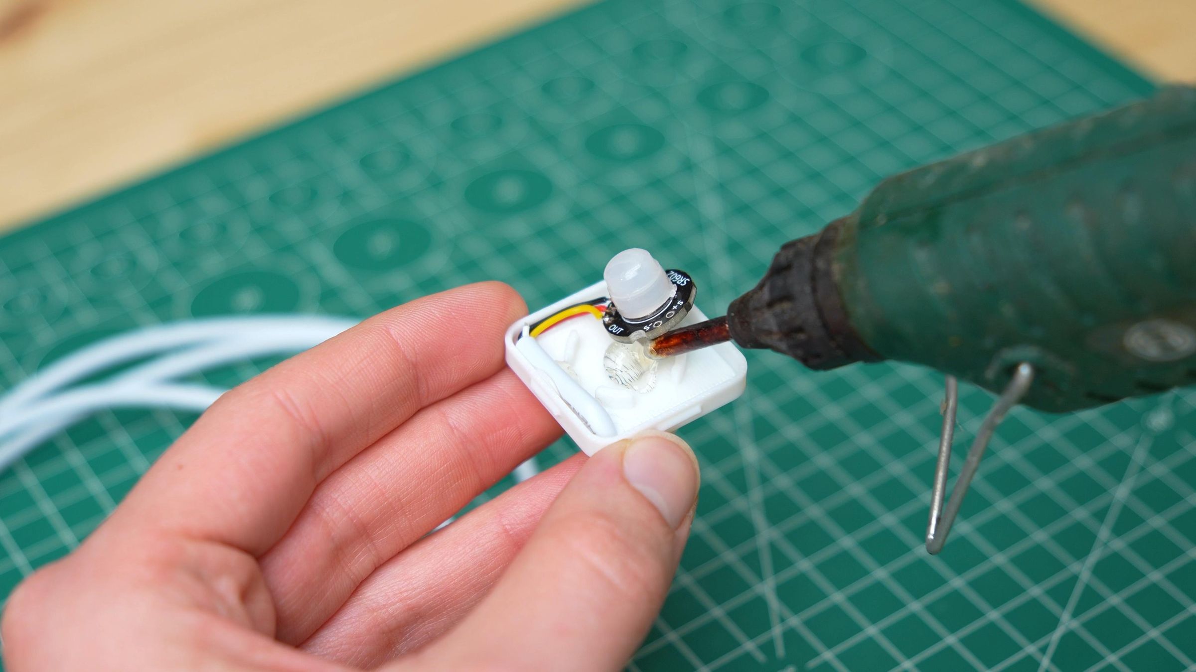 All-in-one RGBW LEDs Controller With Temperature and PIR Sensors! : 10 ...