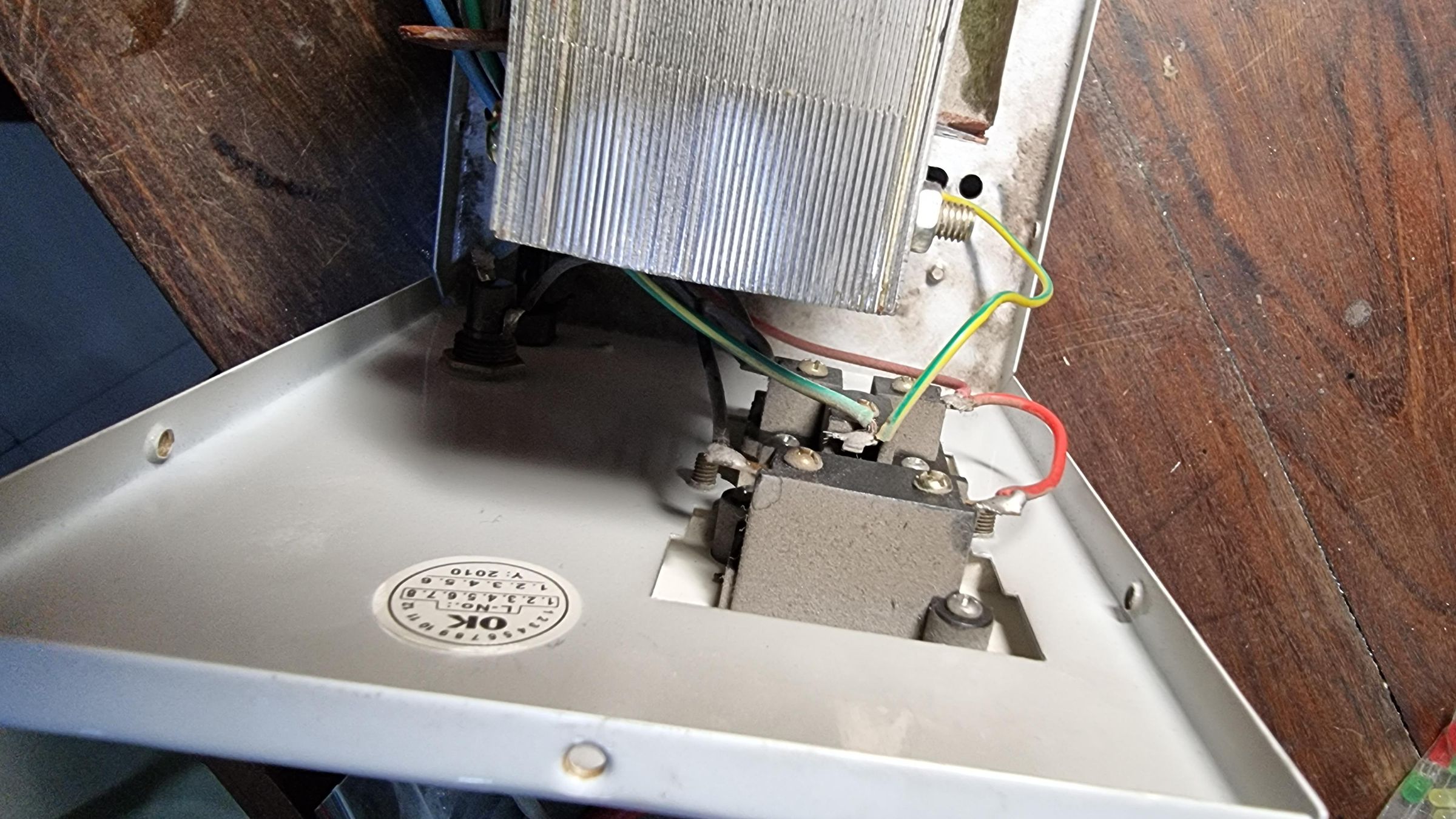Fixing a Voltage Stabilizer(plus Repairing Tips). : 9 Steps (with ...