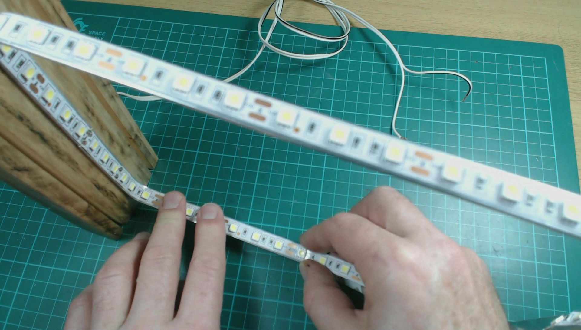 Modern Led Infinity Mirror Table Lamp : 19 Steps (with Pictures ...