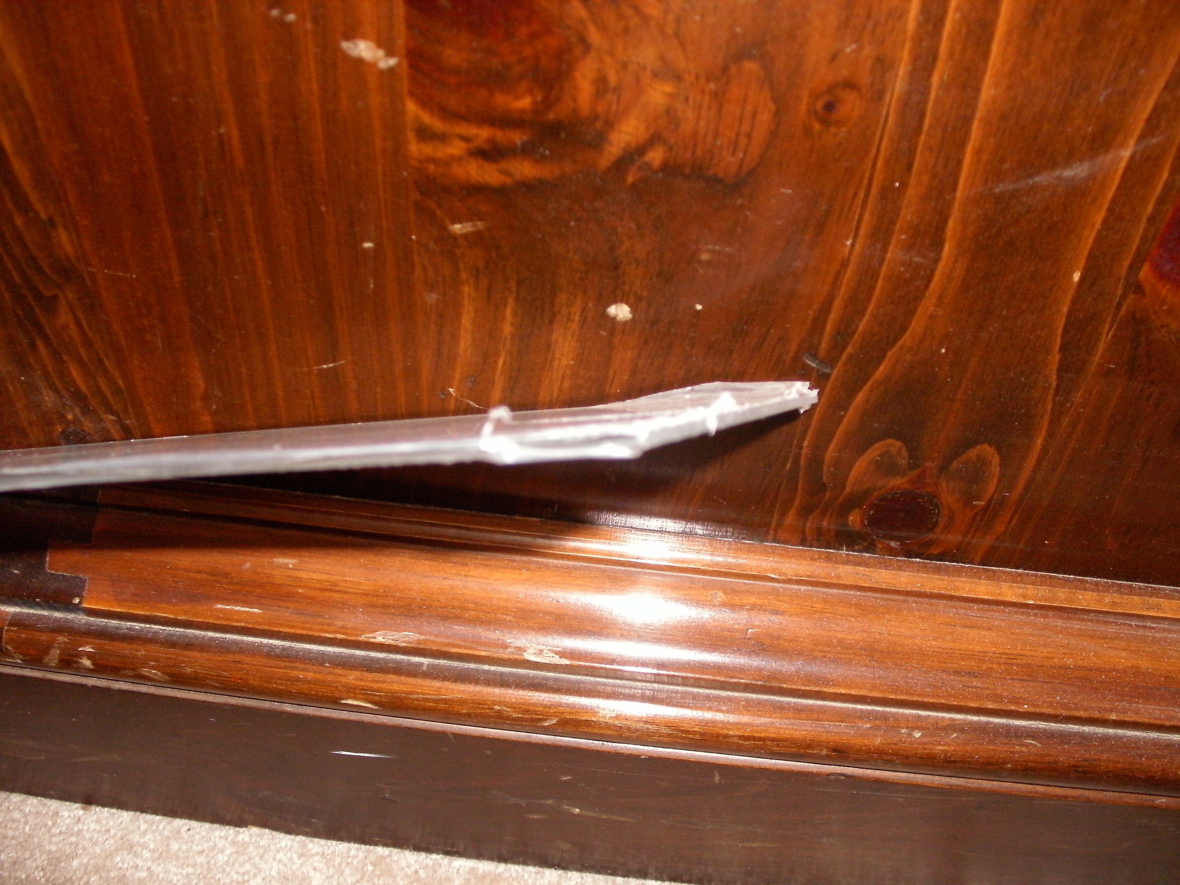 Plexiglass + Trunk = Coffee Table : 4 Steps - Instructables