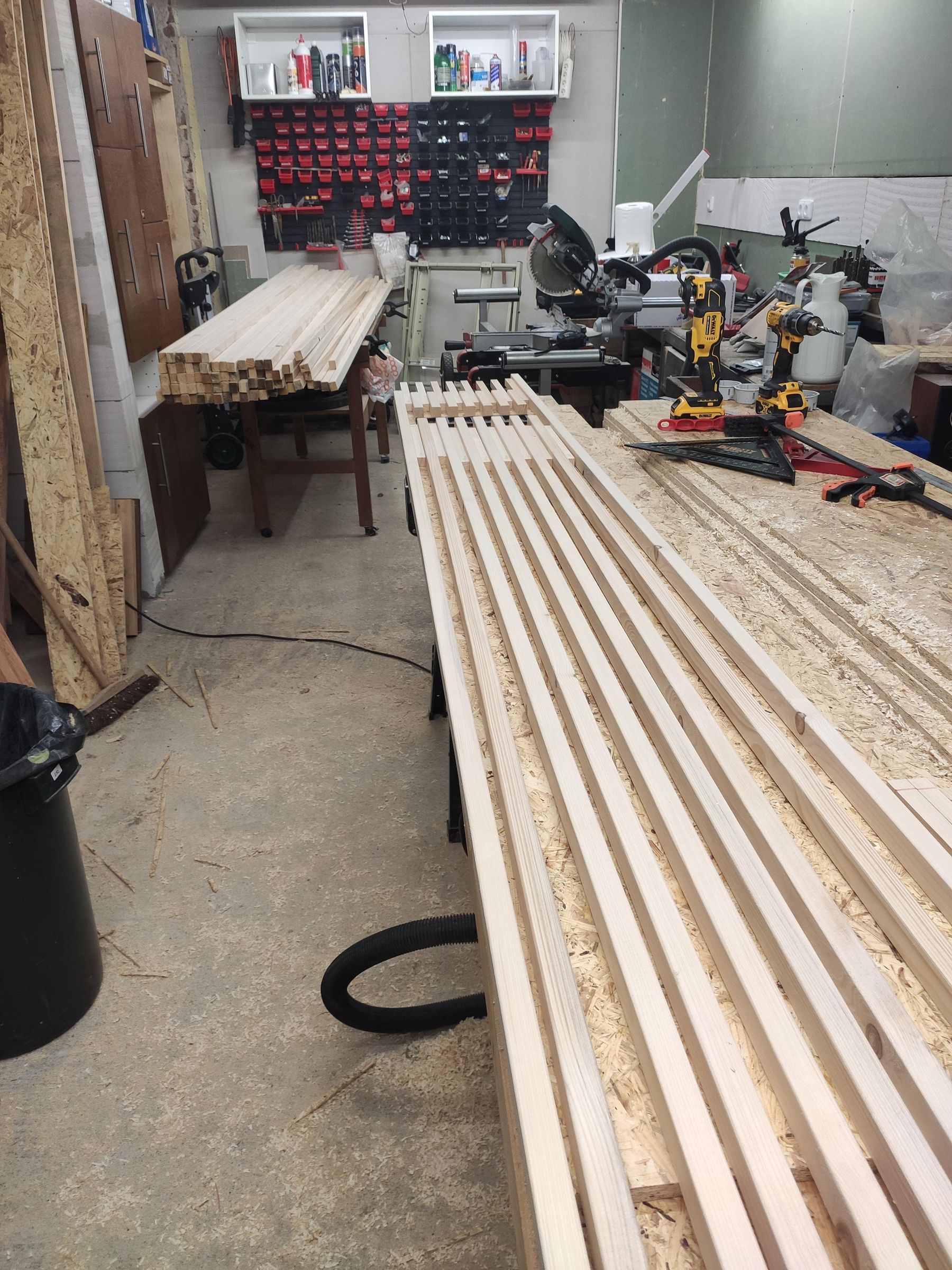 Home Office Slat Wall With Motorised Tripple Monitor Lift and Desk With ...