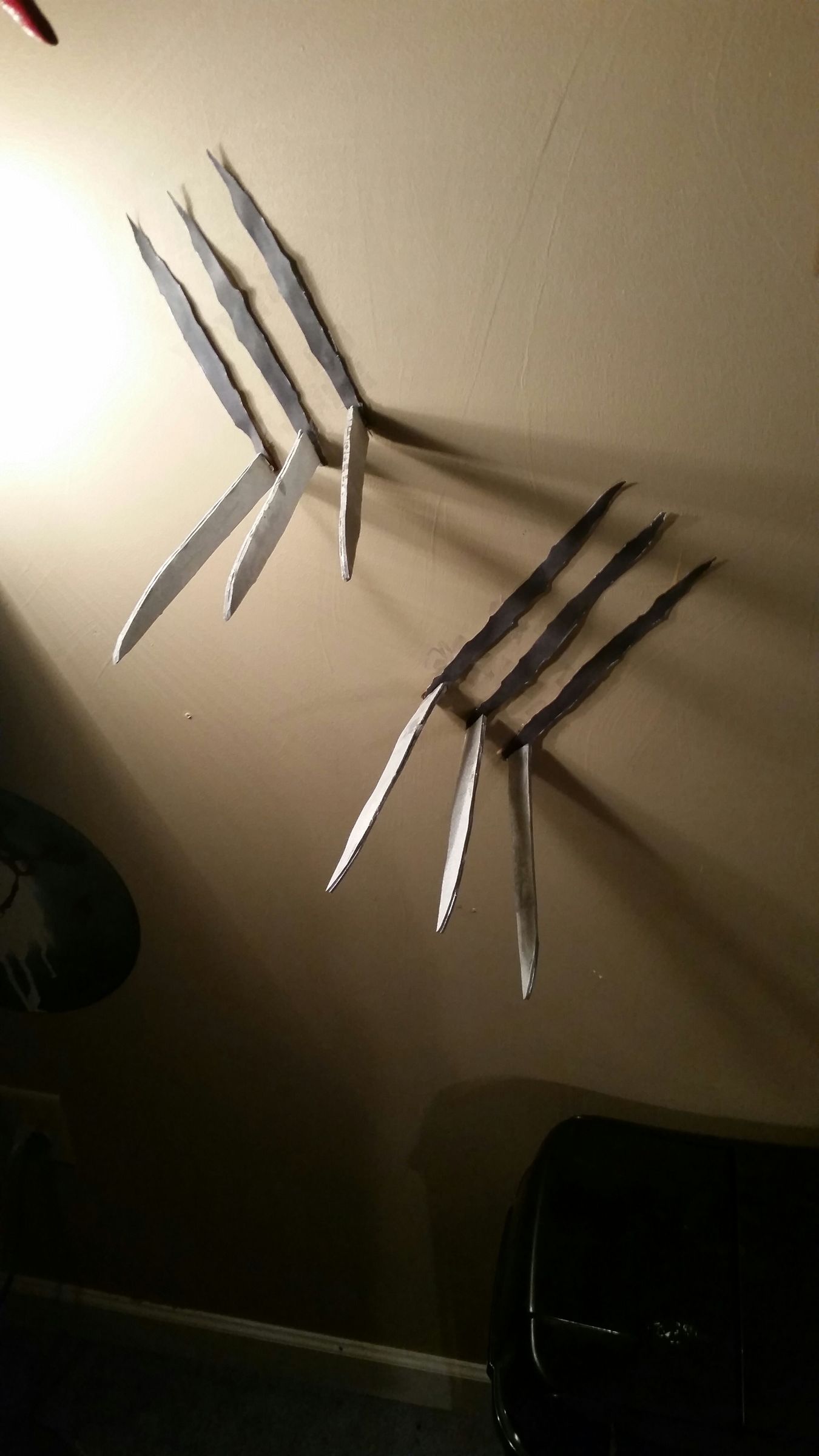 Wolverine Claws Through the Wall : 4 Steps (with Pictures) - Instructables