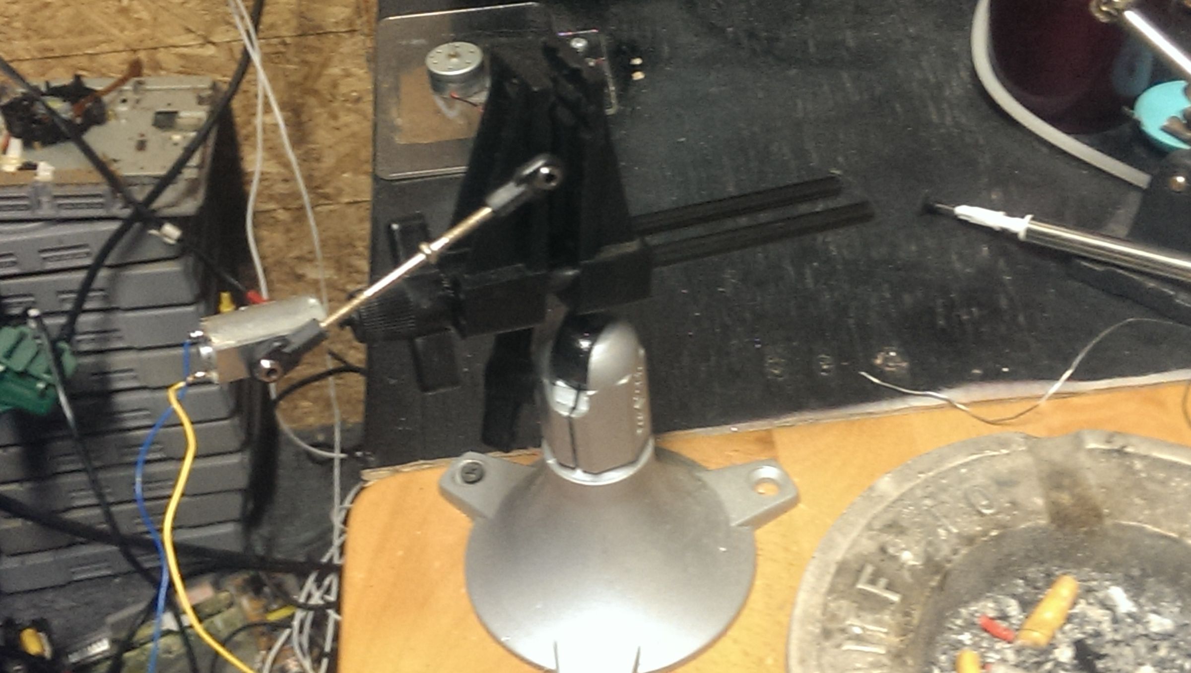 Electric Vise (UPDATE ON OFF ON SWITCH) : 6 Steps - Instructables