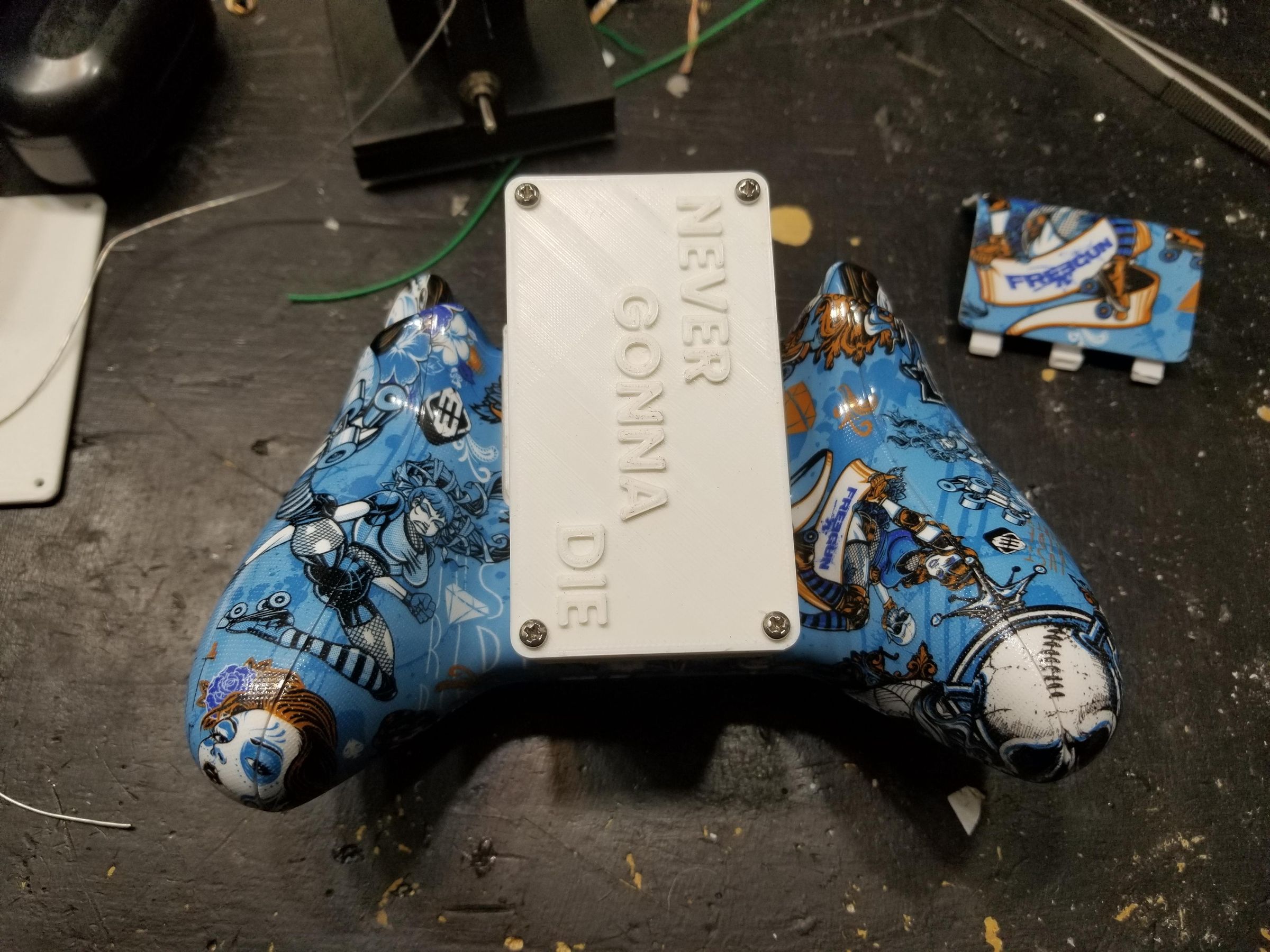 Giant 3D Printed Xbox One Controller Battery Pack : 8 Steps (with ...