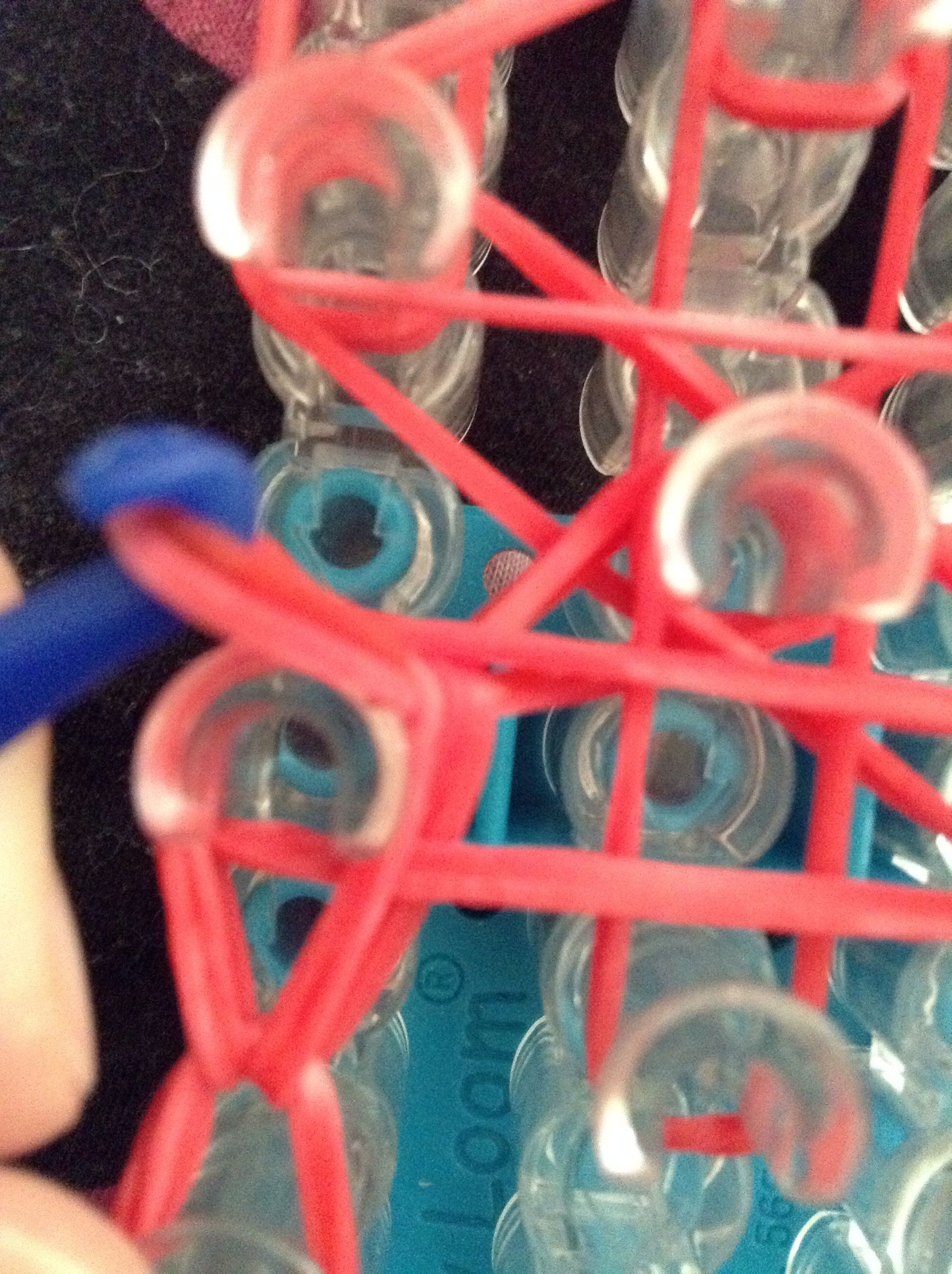 Rainbow Loom Goldfish Charm : 19 Steps (with Pictures) - Instructables