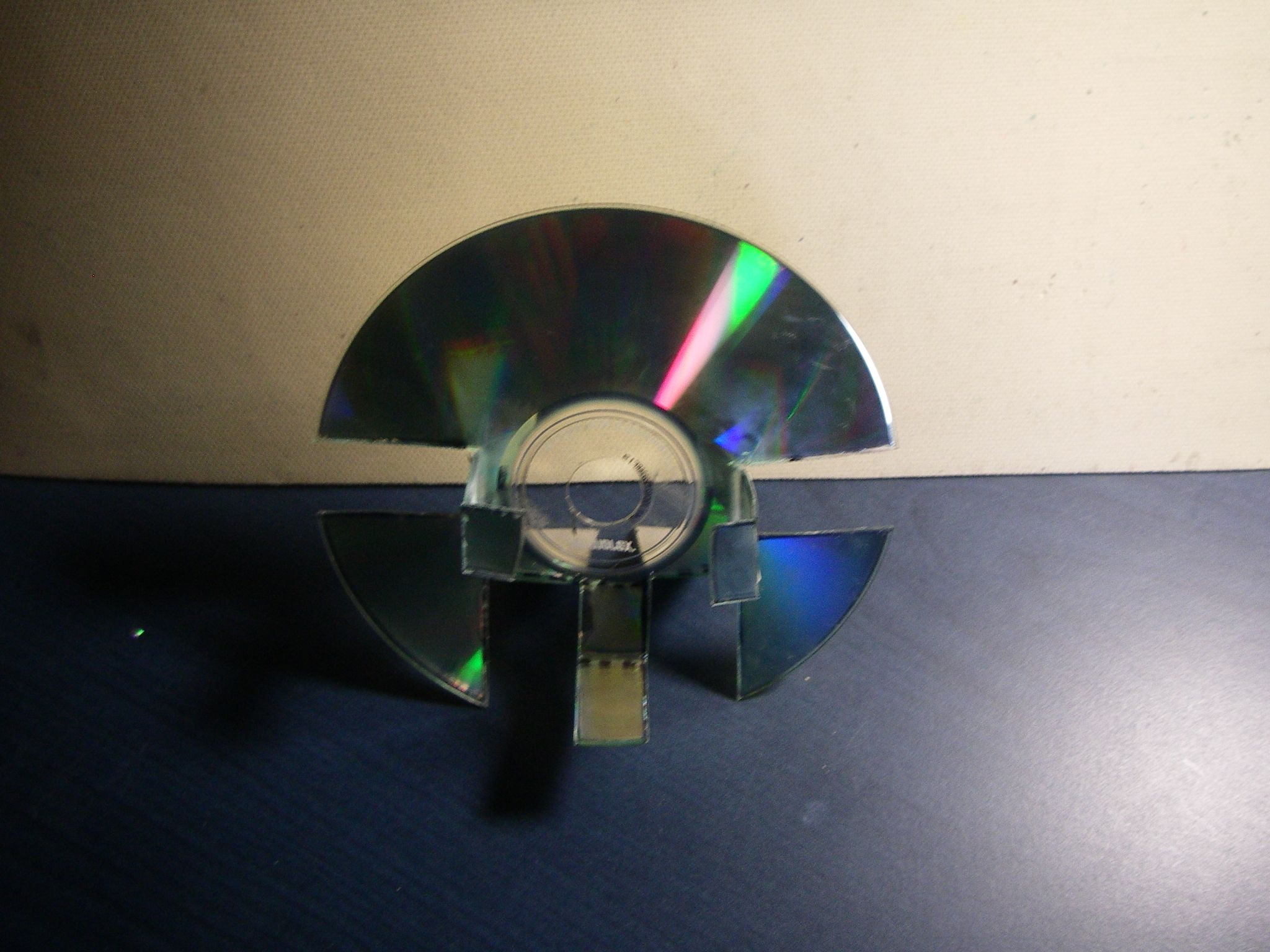 CD Cell Phone Stand : 5 Steps - Instructables