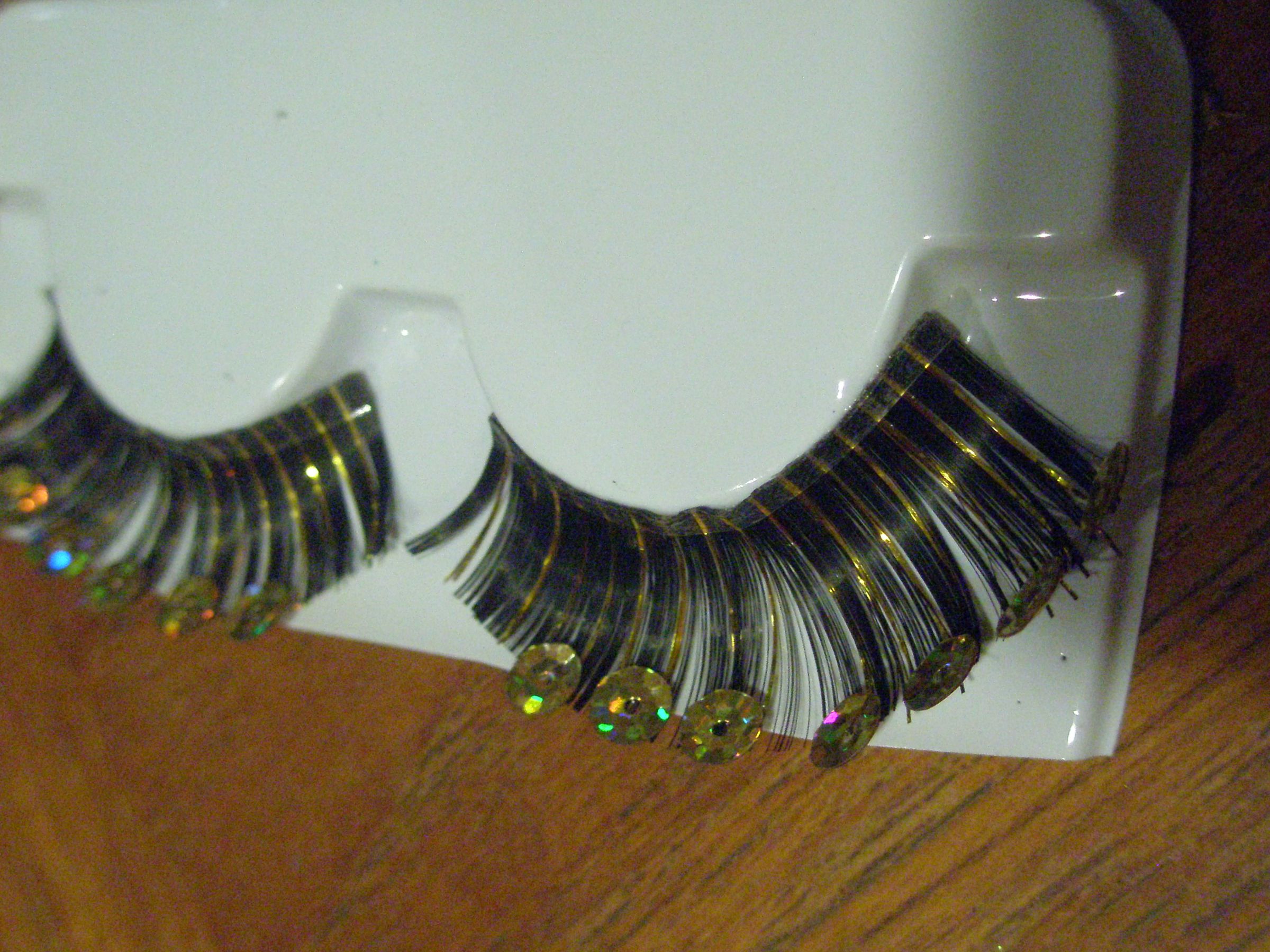 How to Make and Apply Your Own Novelty Eyelashes : 5 Steps - Instructables