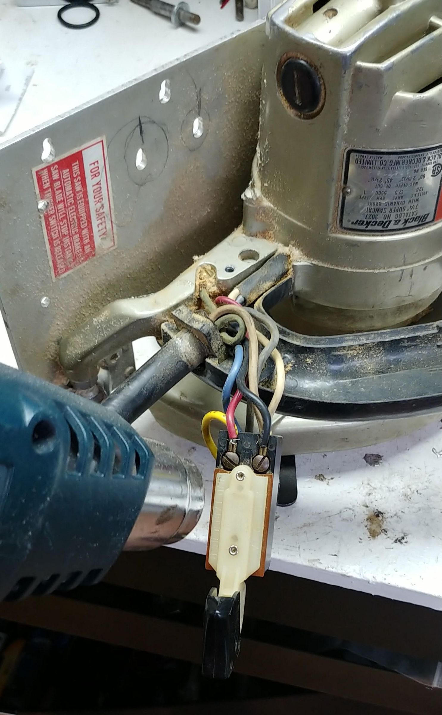 Fixing a Stuck Switch on a Vintage Circular Saw : 5 Steps - Instructables