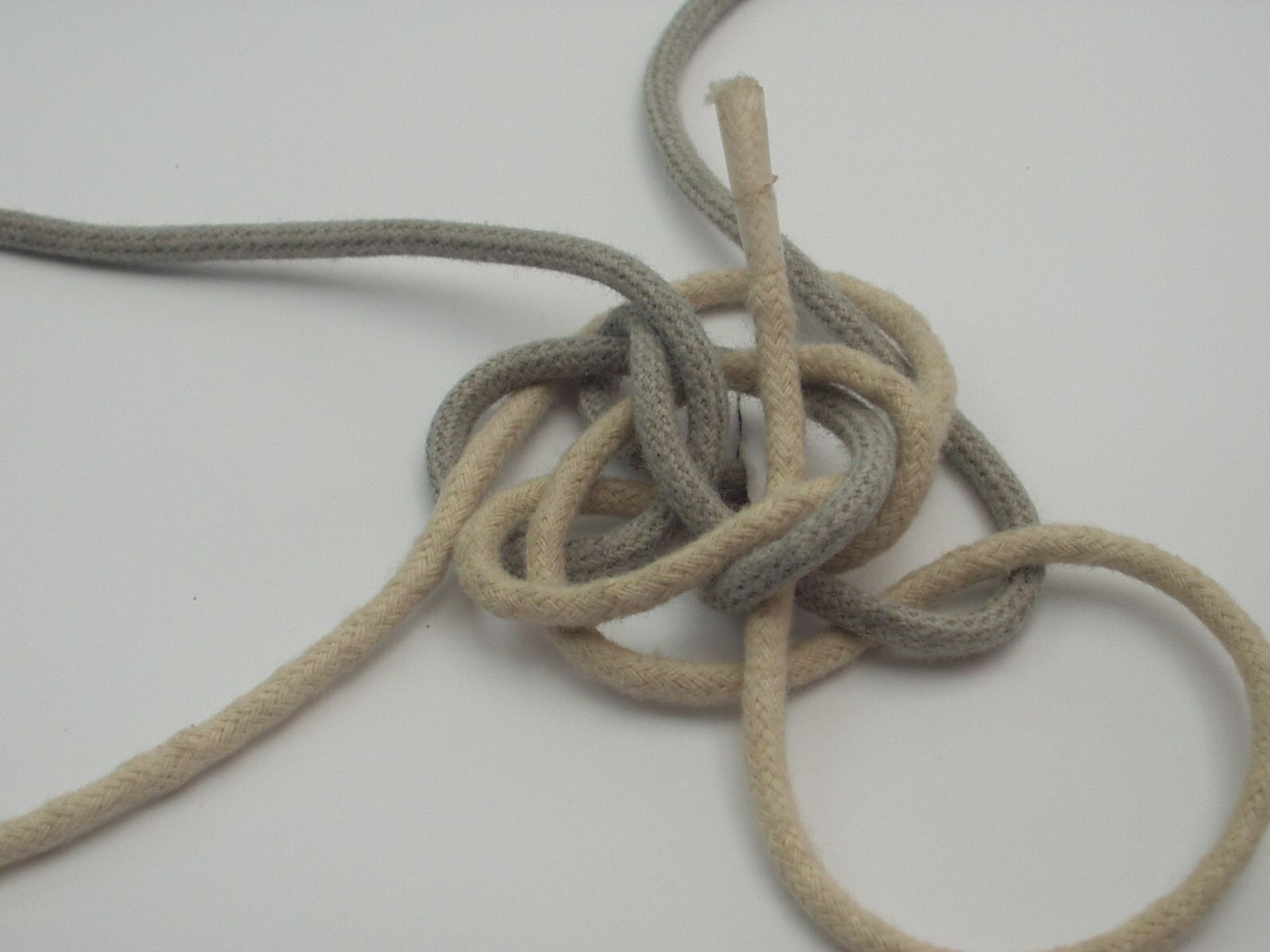 Over Two Crown Diamond Knot : 18 Steps - Instructables