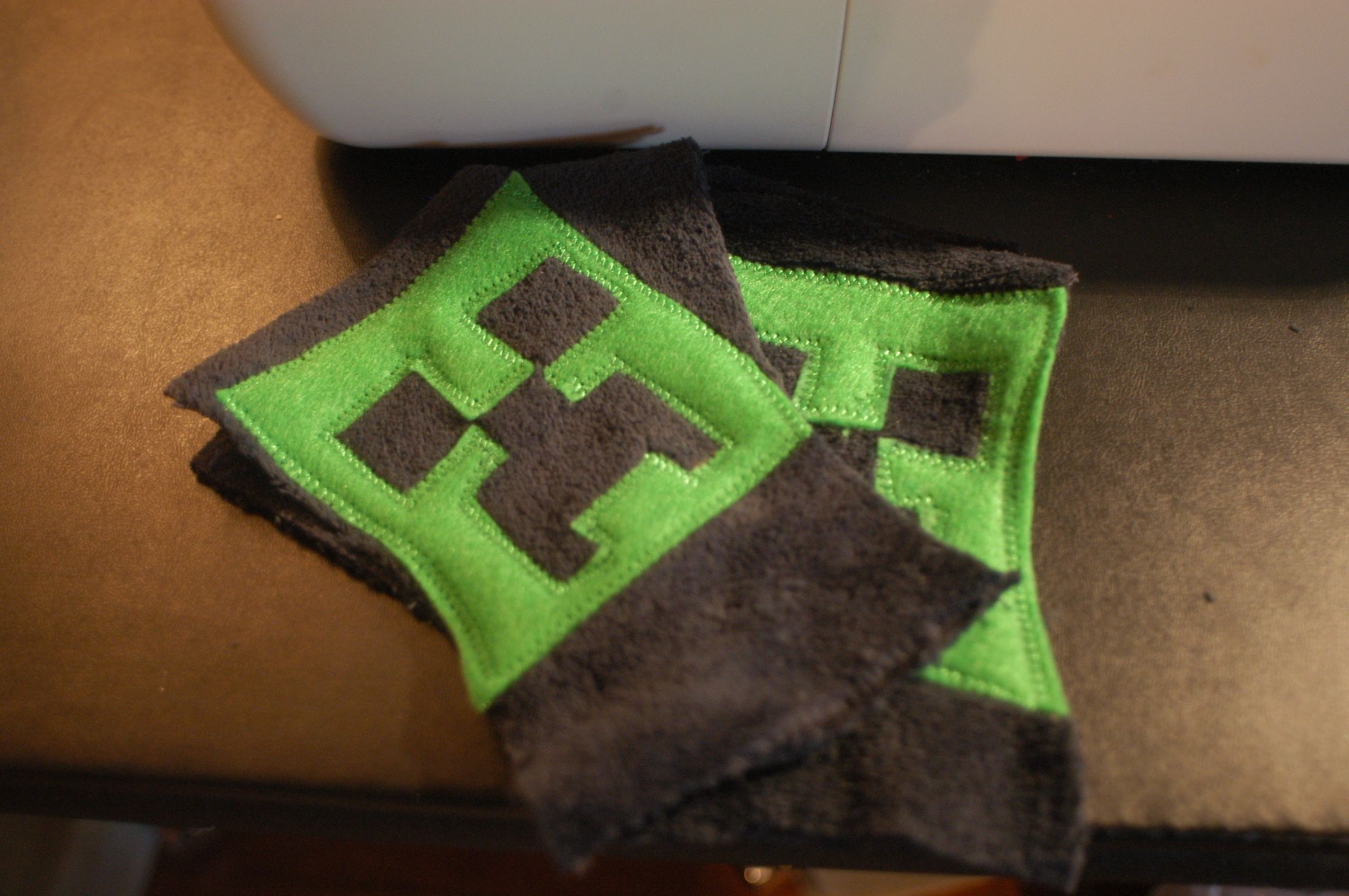 Minecraft Creeper Fingerless Gloves Pattern - Instructables