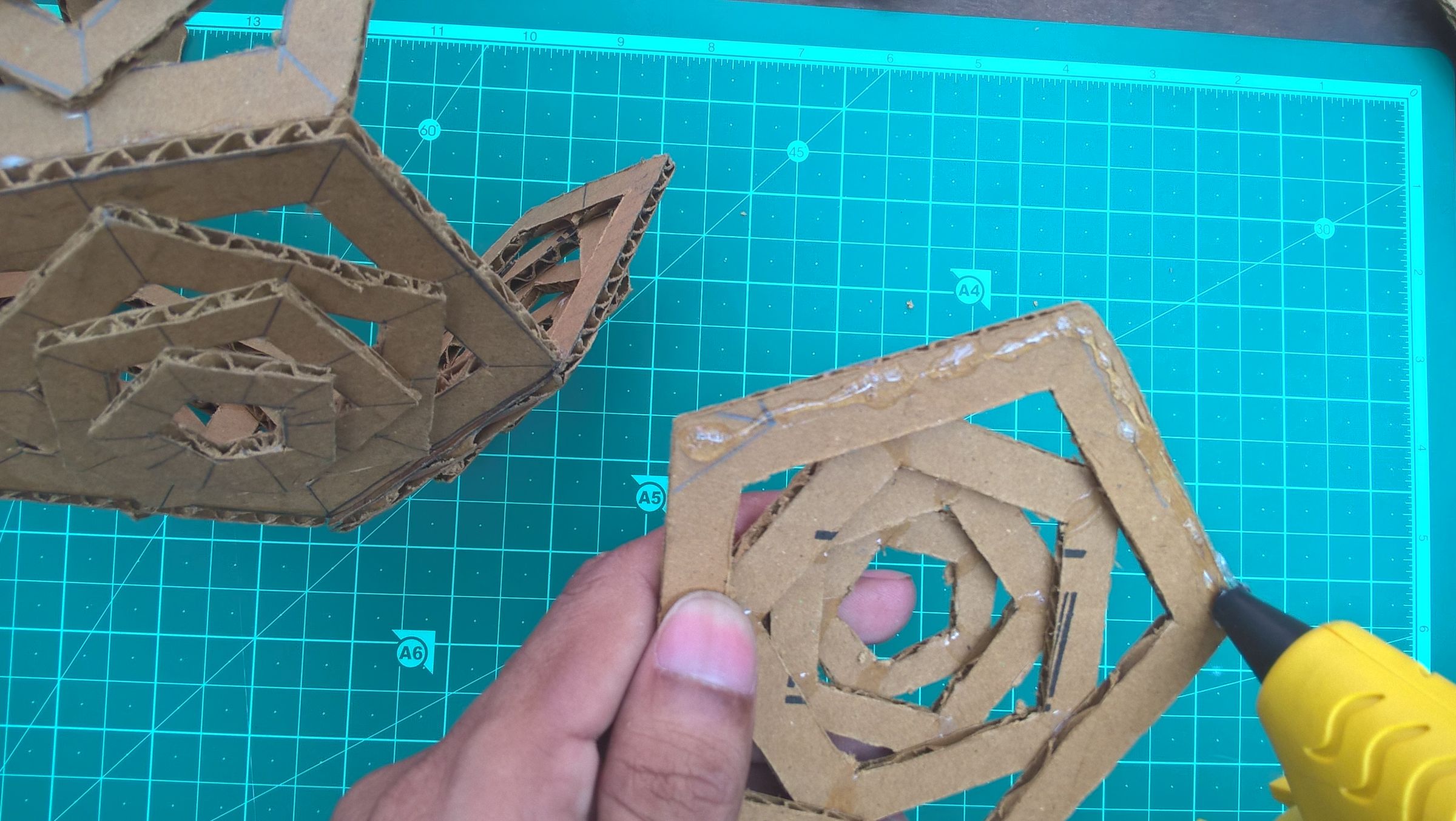 DIY Cardboard Lamp : 8 Steps (with Pictures) - Instructables