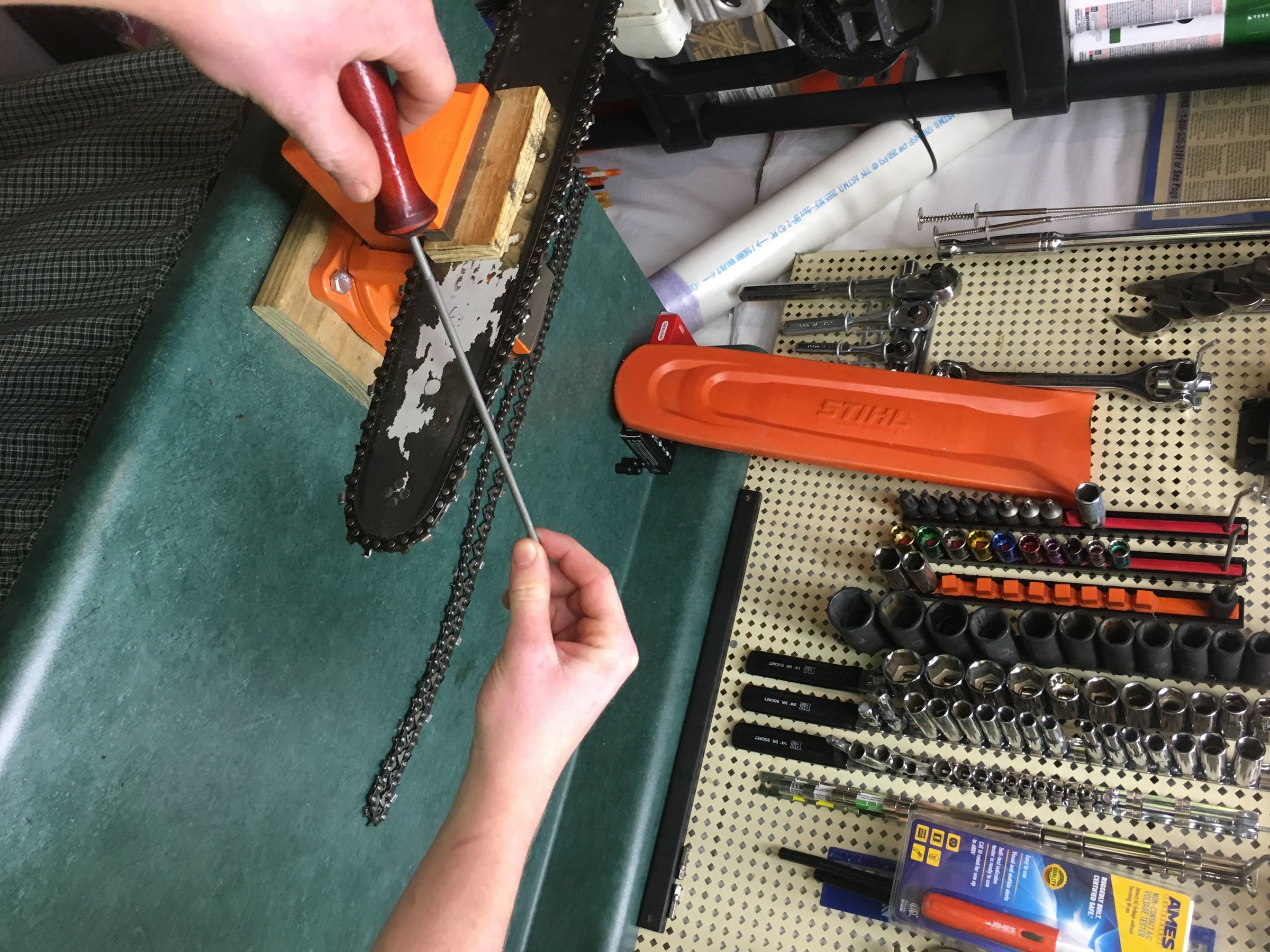 How to Sharpen a Chainsaw Chain : 9 Steps (with Pictures) - Instructables