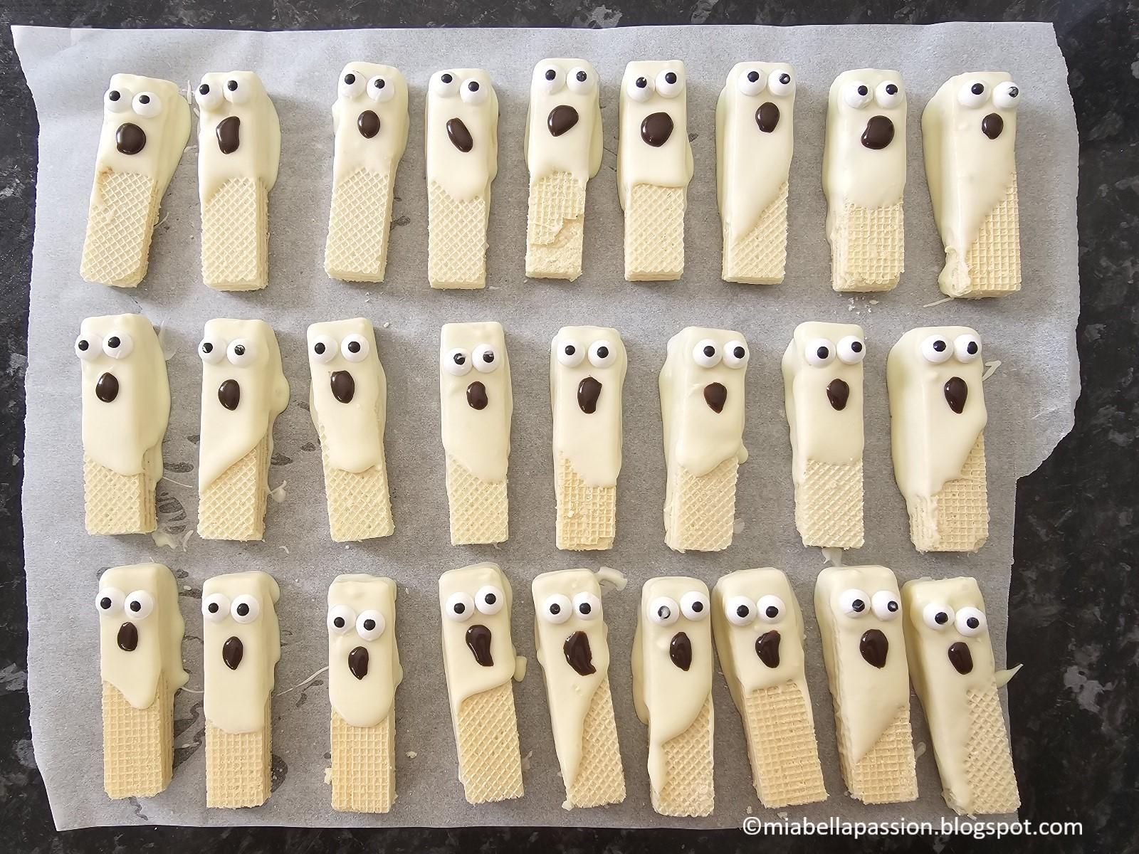 Simple Halloween Wafer Ghosts : 3 Steps (with Pictures) - Instructables