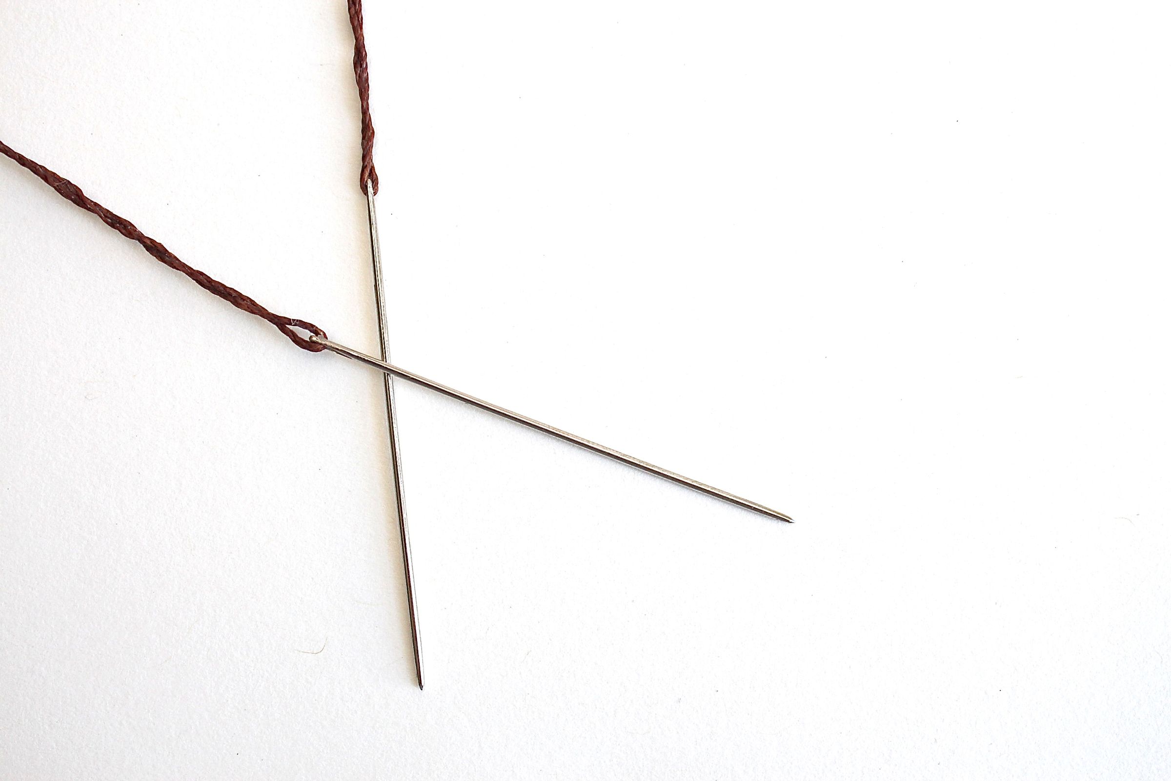 How to Thread a Leather Needle : 5 Steps (with Pictures) - Instructables
