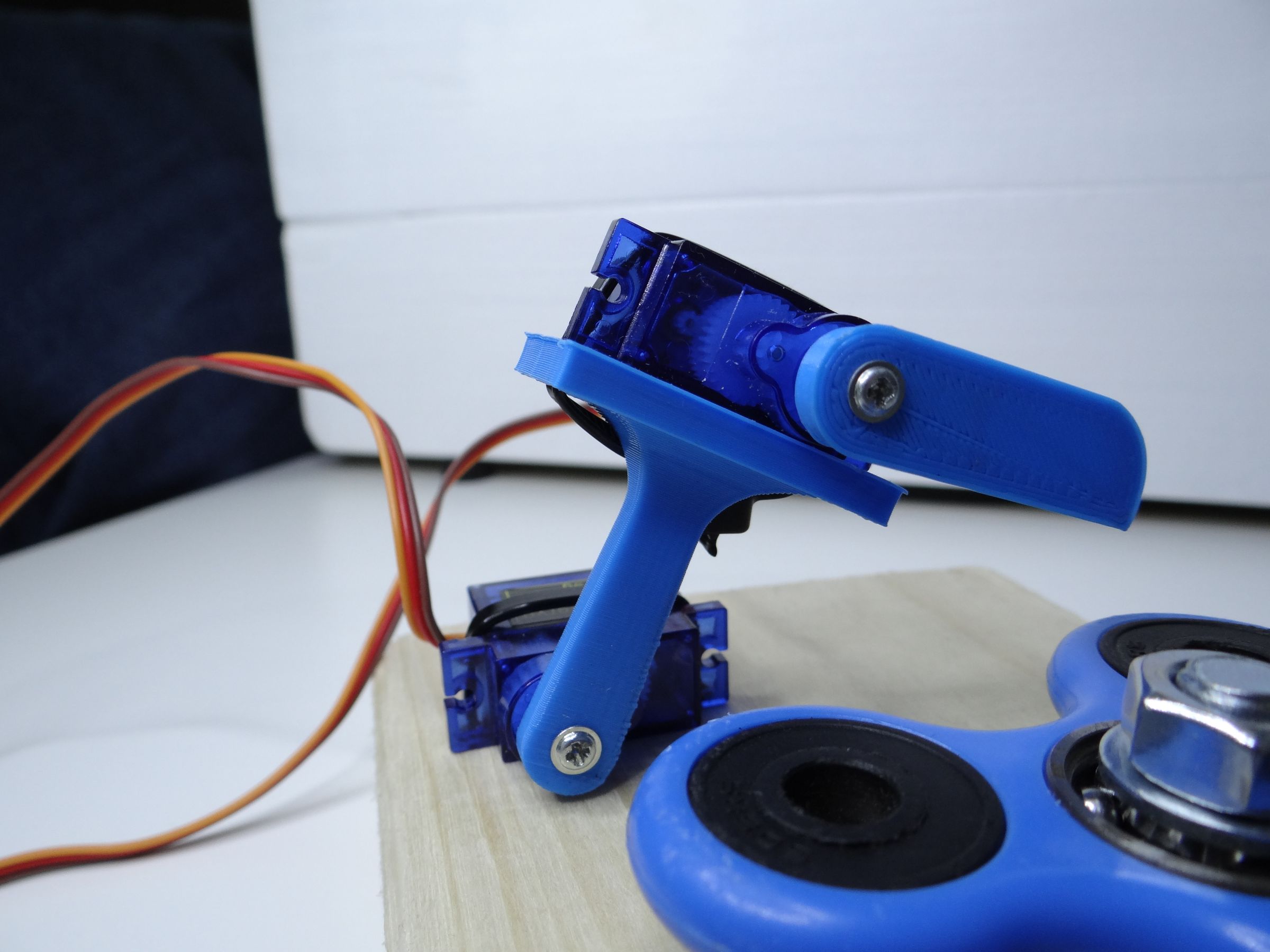Fidget Spinning Robot : 7 Steps (with Pictures) - Instructables