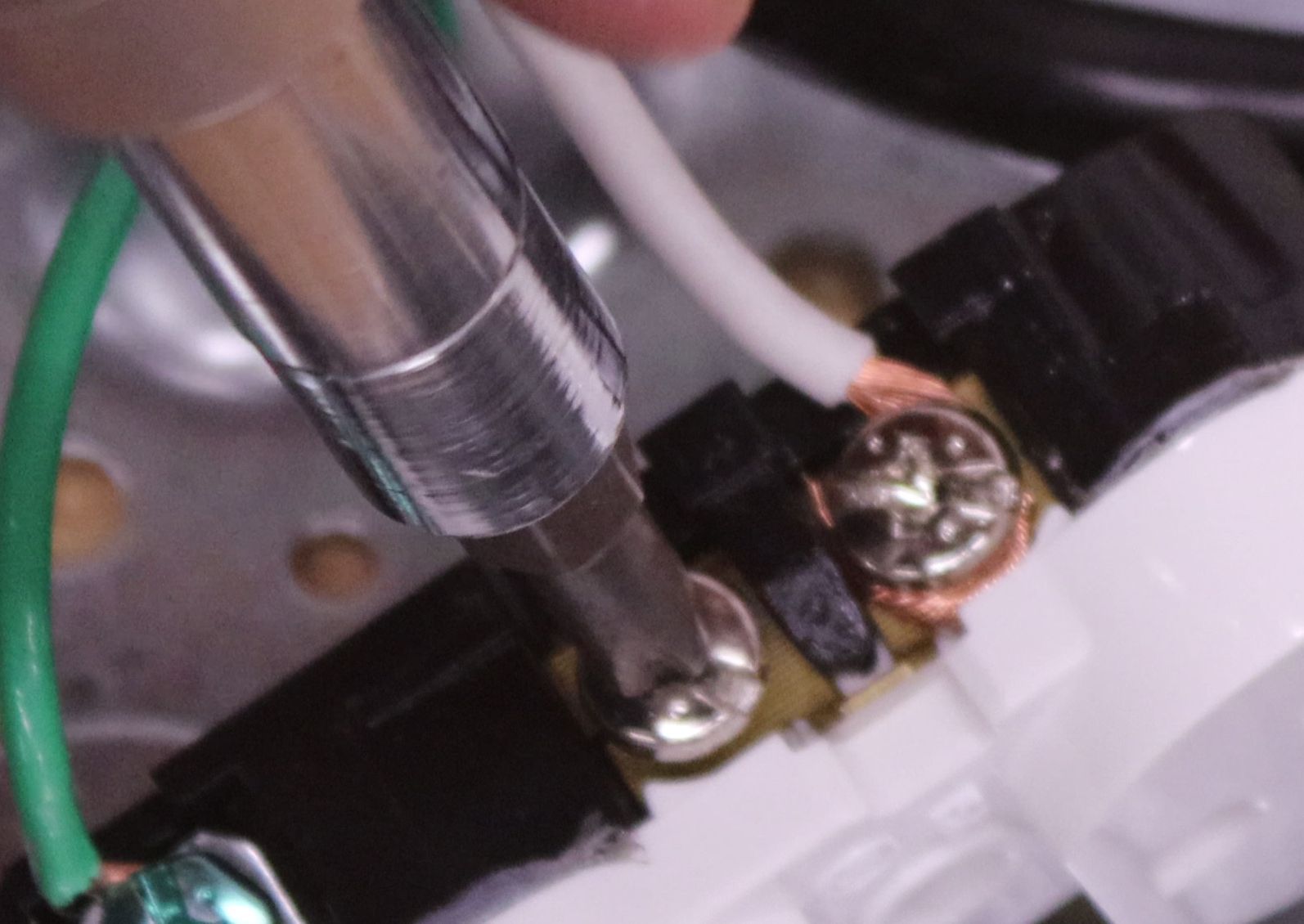 DIY Portable Switched Power Outlet With Extension Cord : 8 Steps (with ...