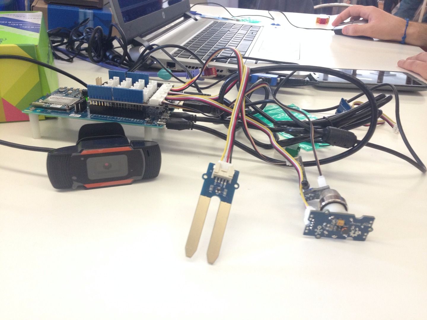 Data From Domotic Sensors to Cloud and Real Time View by a Web Application : 5 Steps - Instructables