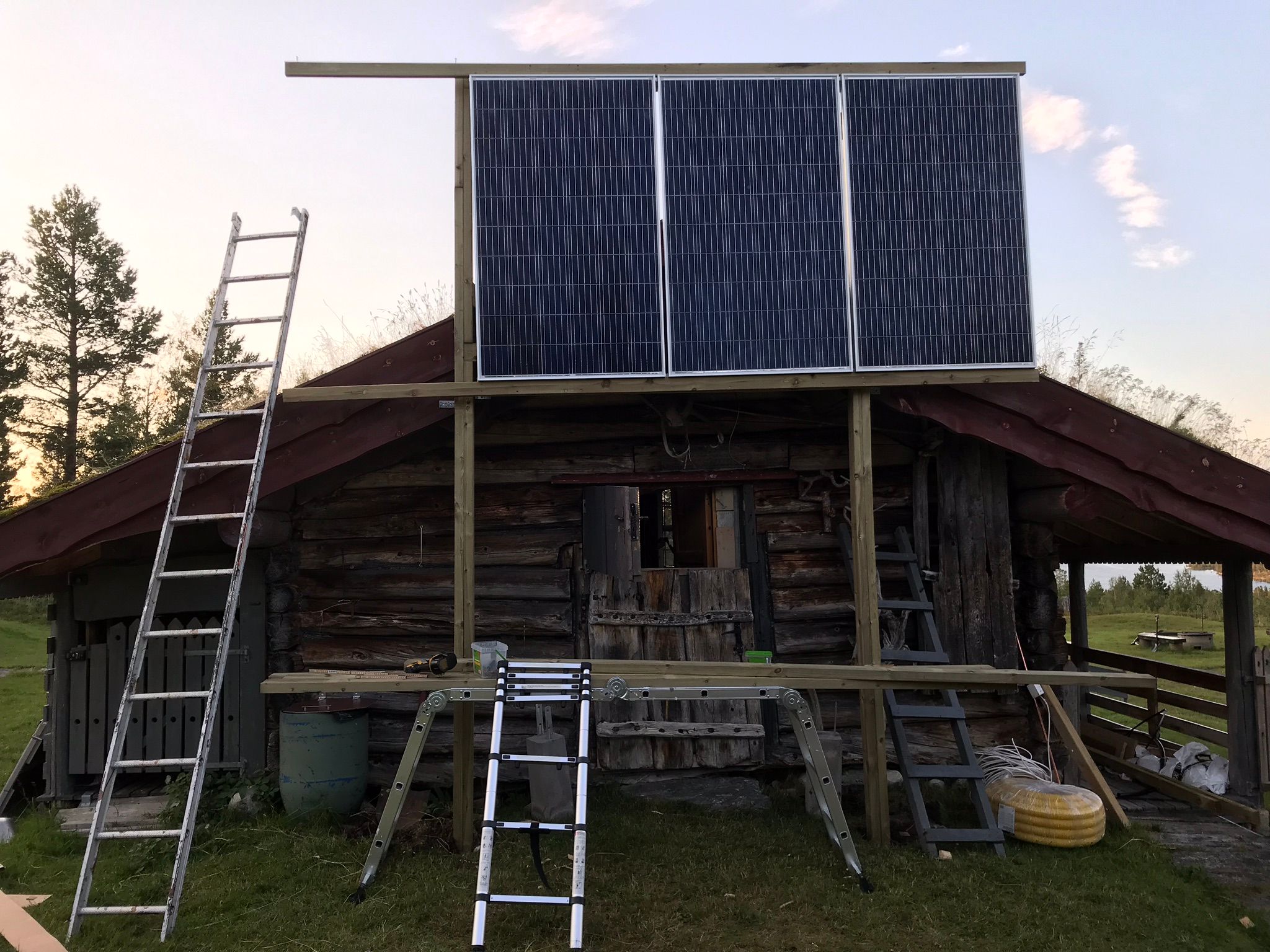 Large Solar Panel Wall Mount With Tilt : 4 Steps - Instructables