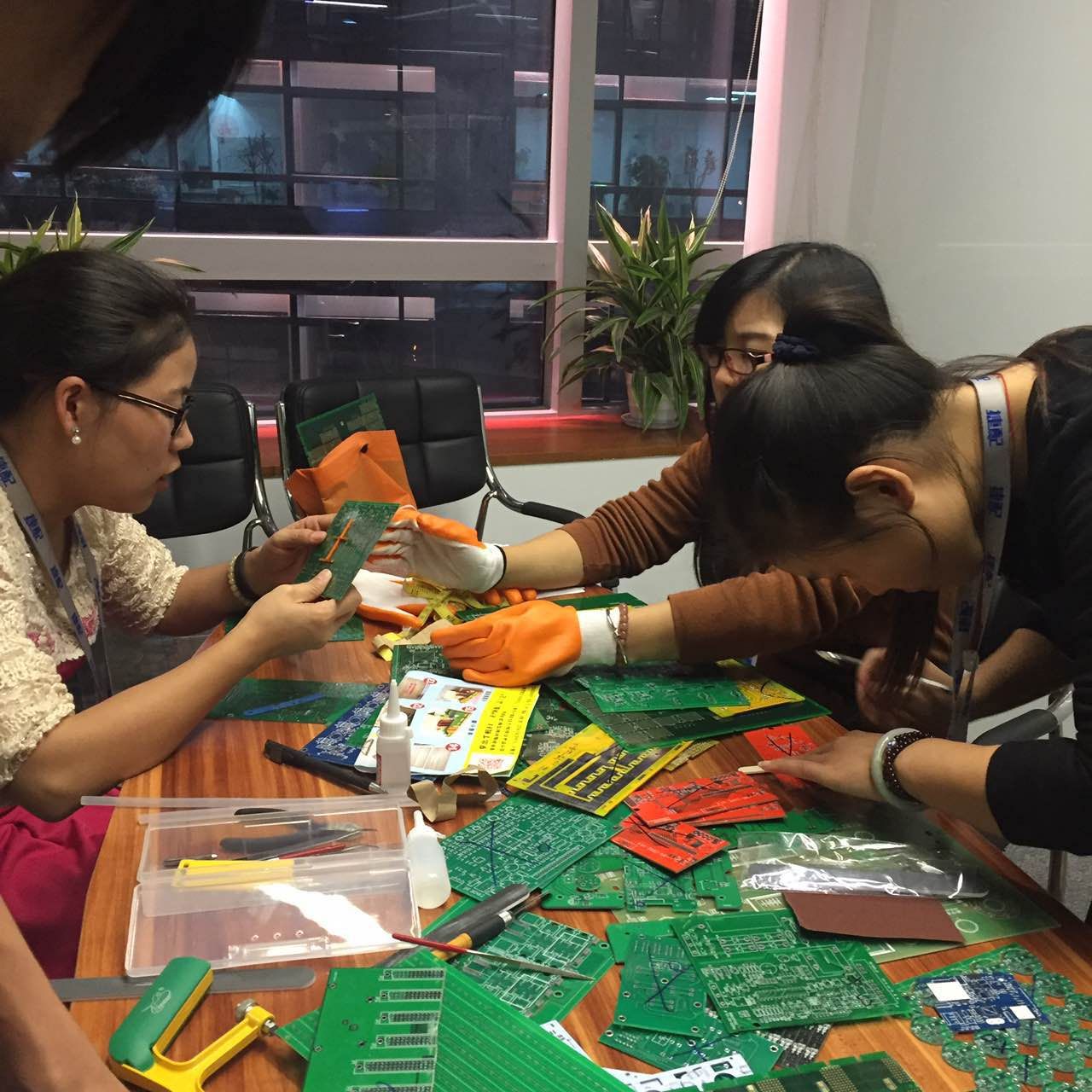 Home of Future With Recycled PCBs - ALLPCB : 4 Steps - Instructables