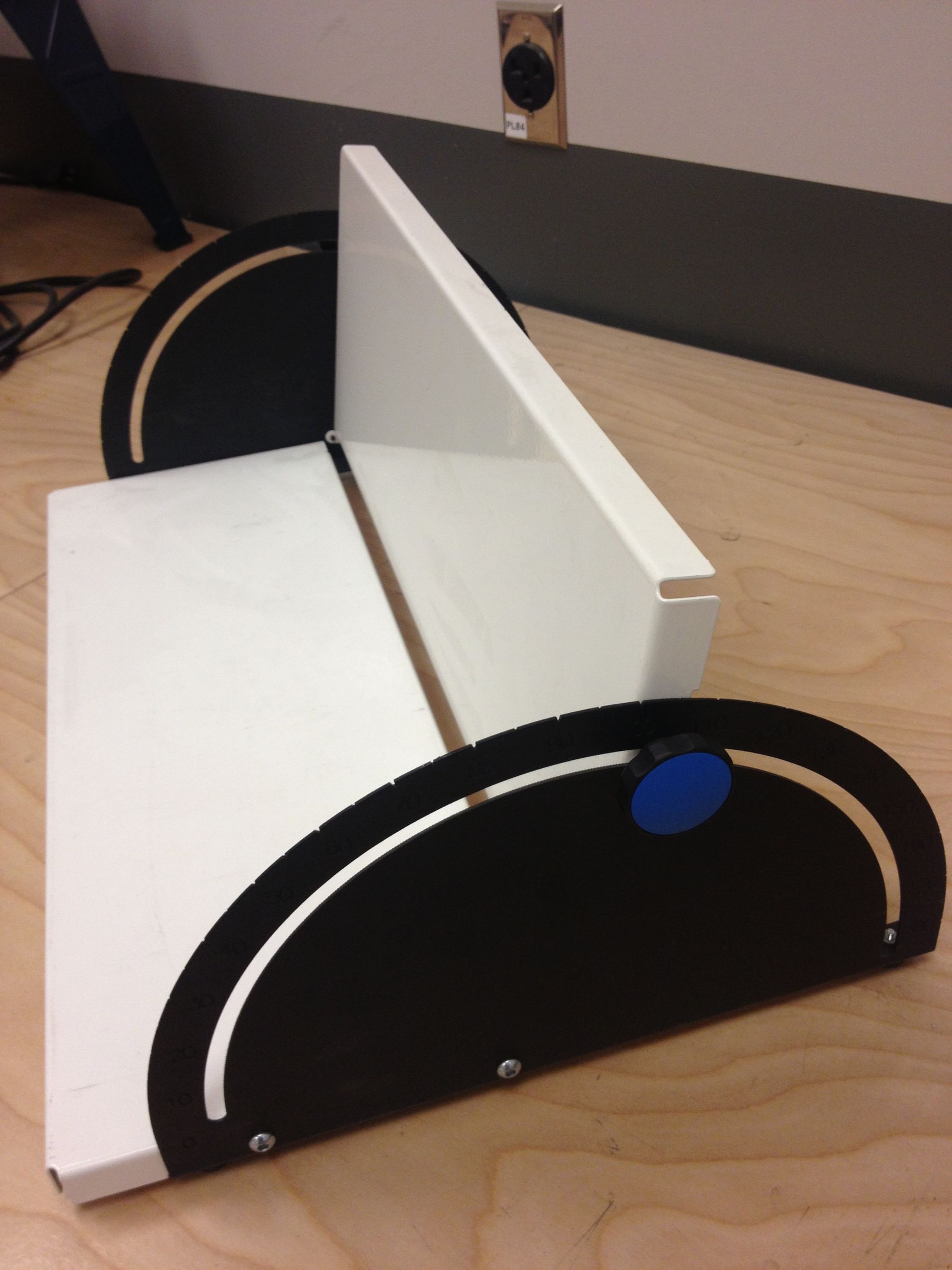 How to Make a Quick Key 'Scan Stand' for IPhone 4/4S/5 : 3 Steps ...